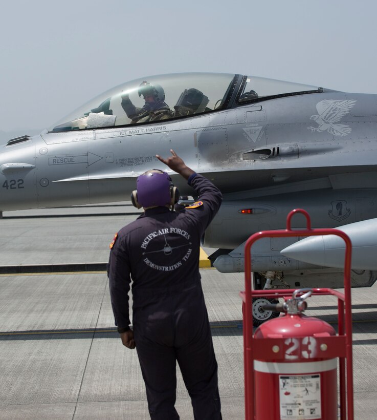 U.S. Air Force F-16s receive hot pit refueling at MCAS Iwakuni