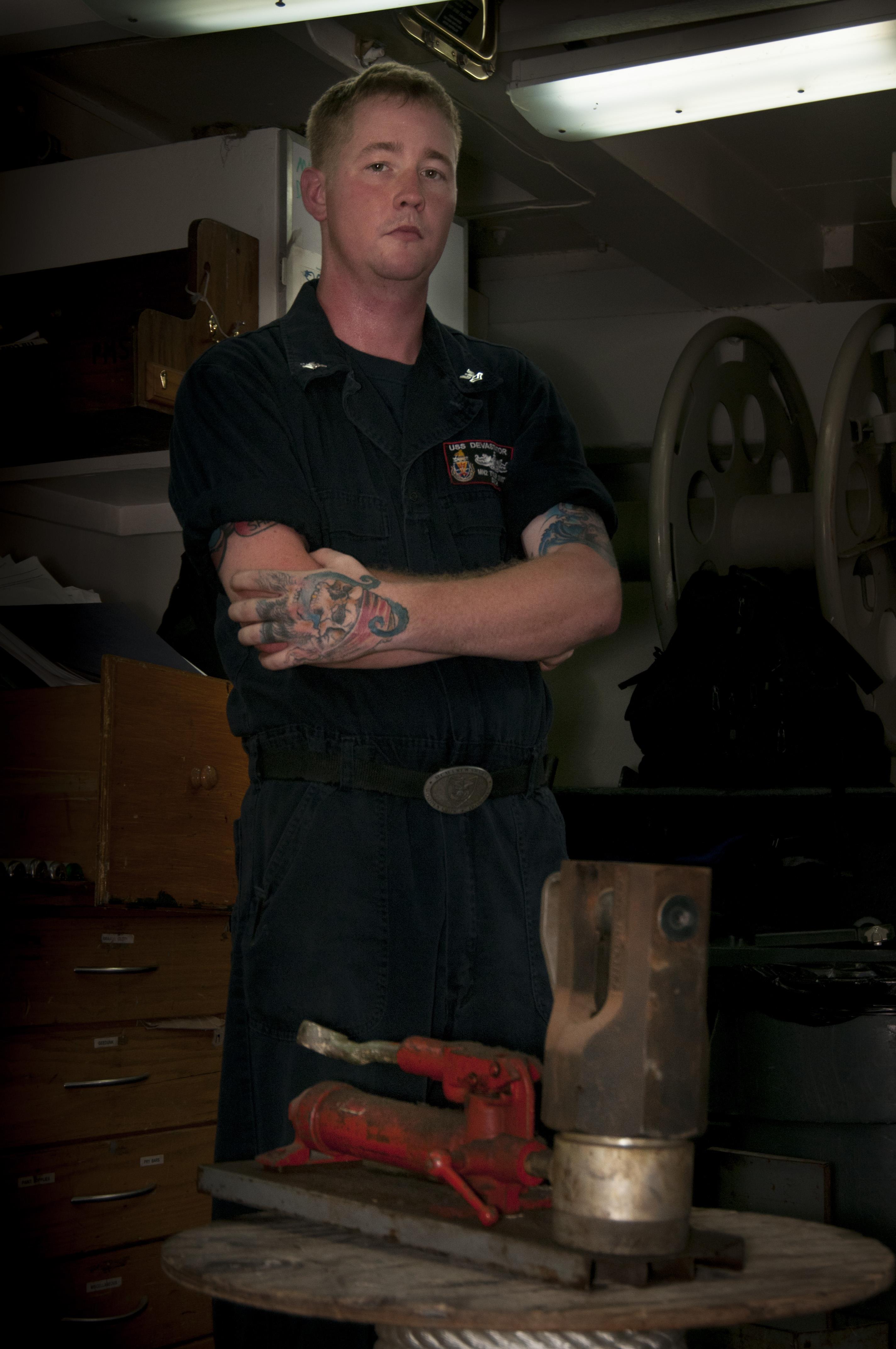 USS Devastator Sailor Makes Critical Repair on USS Dextrous > U.S ...