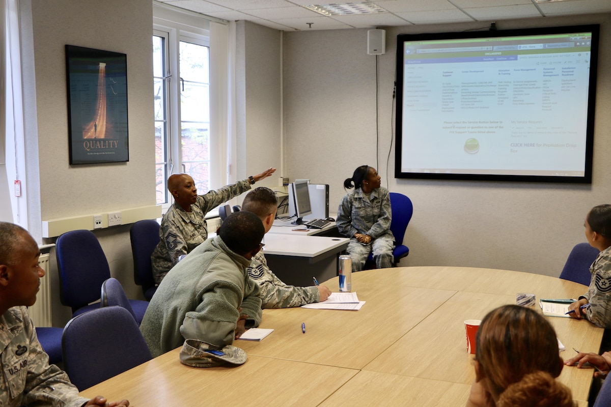 927th FSS provides versatile, agile force support > 927th Air Refueling ...