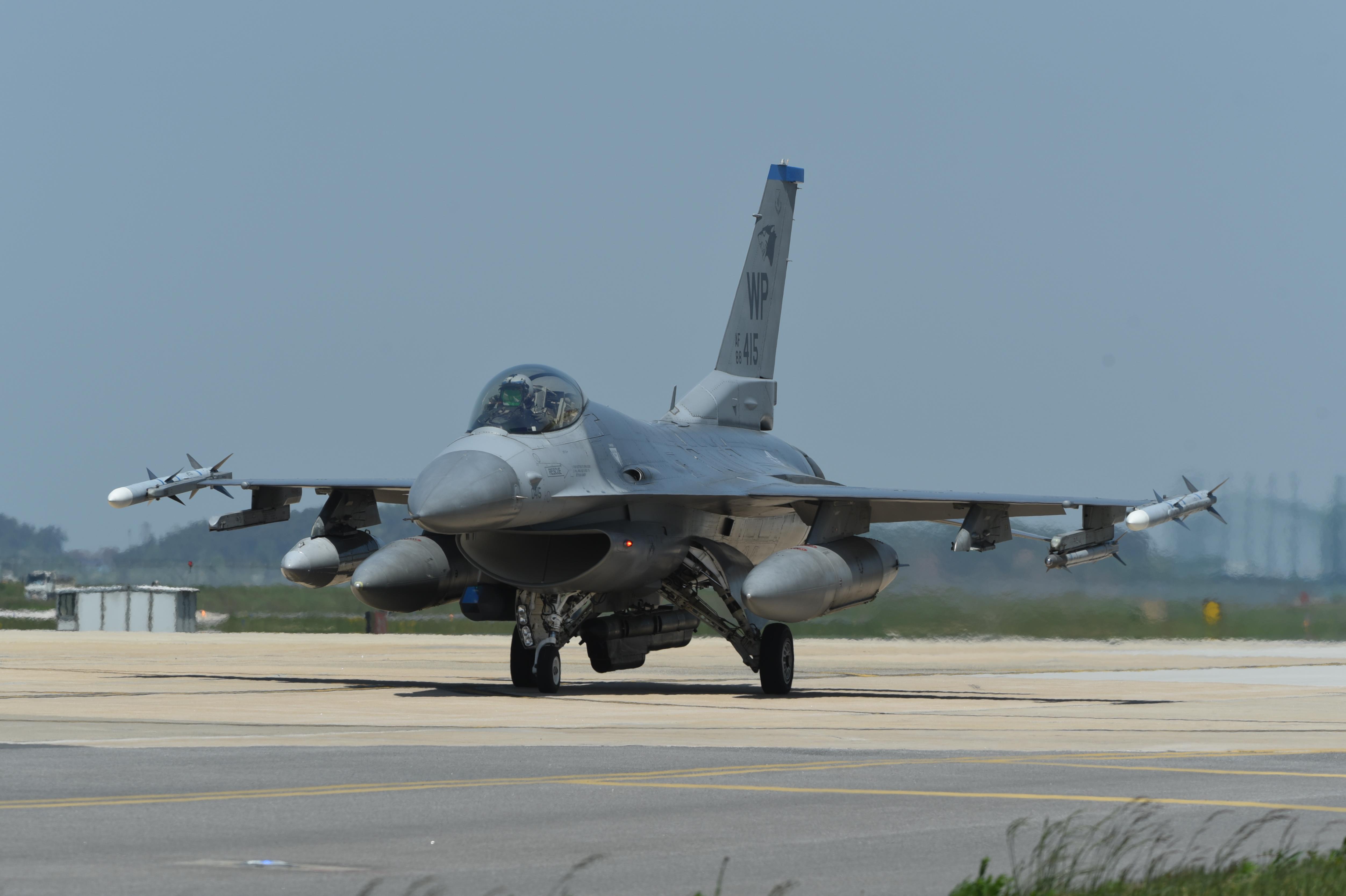 Wolf Pack F-16s take off for Buddy Wing