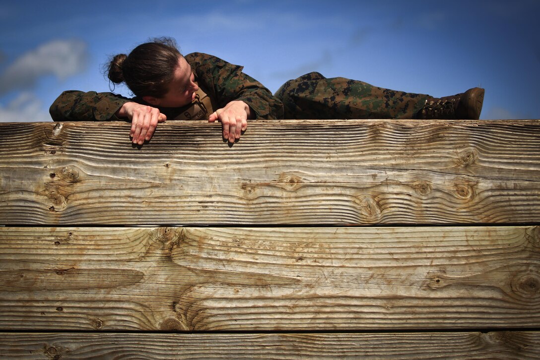 11th MEU's Martial Arts Instructors Course 1-17 concludes aboard Marine ...