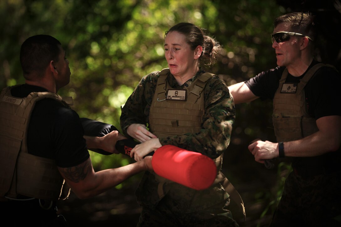 11th MEU's Martial Arts Instructors Course 1-17 concludes aboard Marine ...