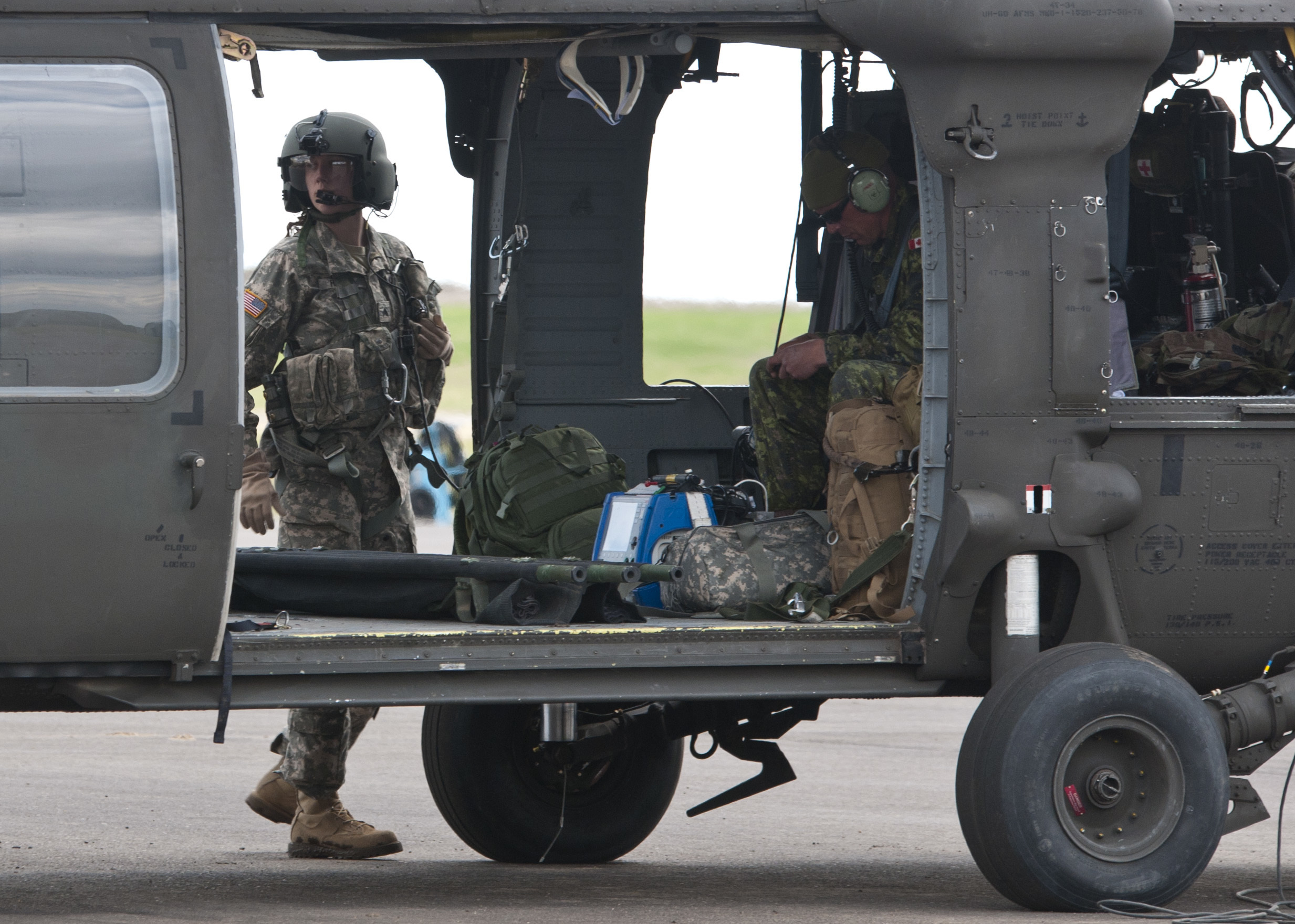 U.S., Canadian Soldiers Work Together at Maple Resolve Training ...