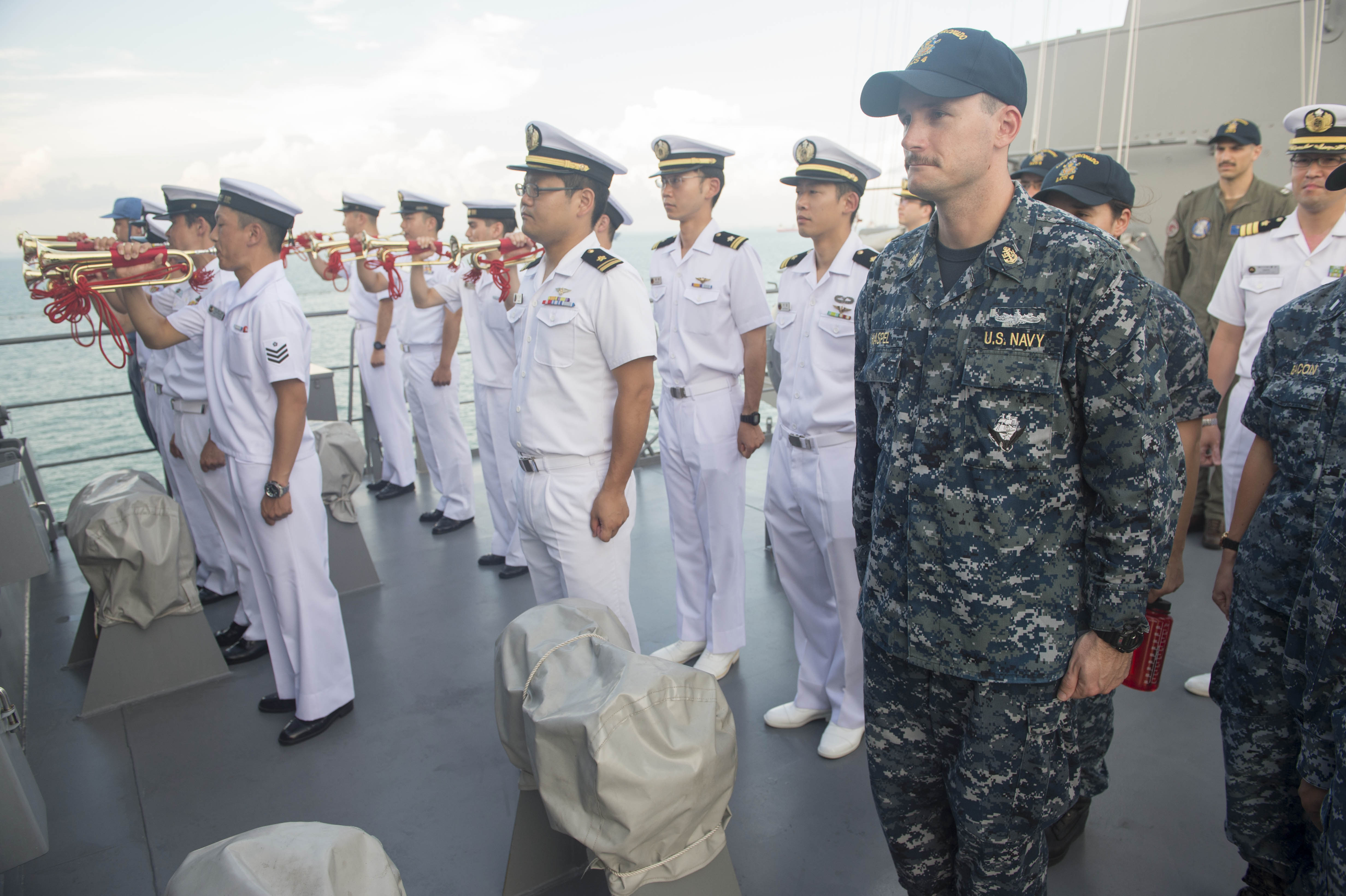 U.S., JMSDF Complete PASSEX in South China Sea > Commander, U.S. 7th ...