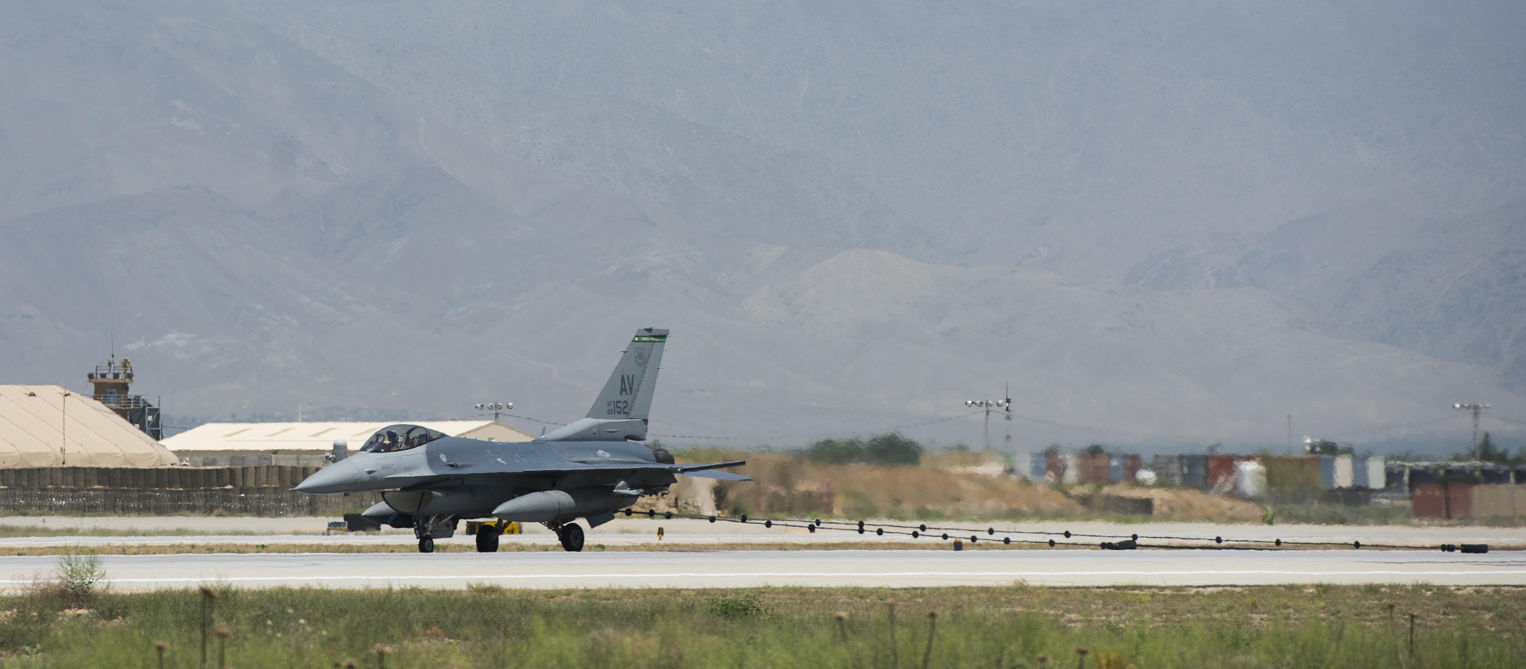 Barrier test ensures pilot, aircraft safety > U.S. Air Forces Central ...