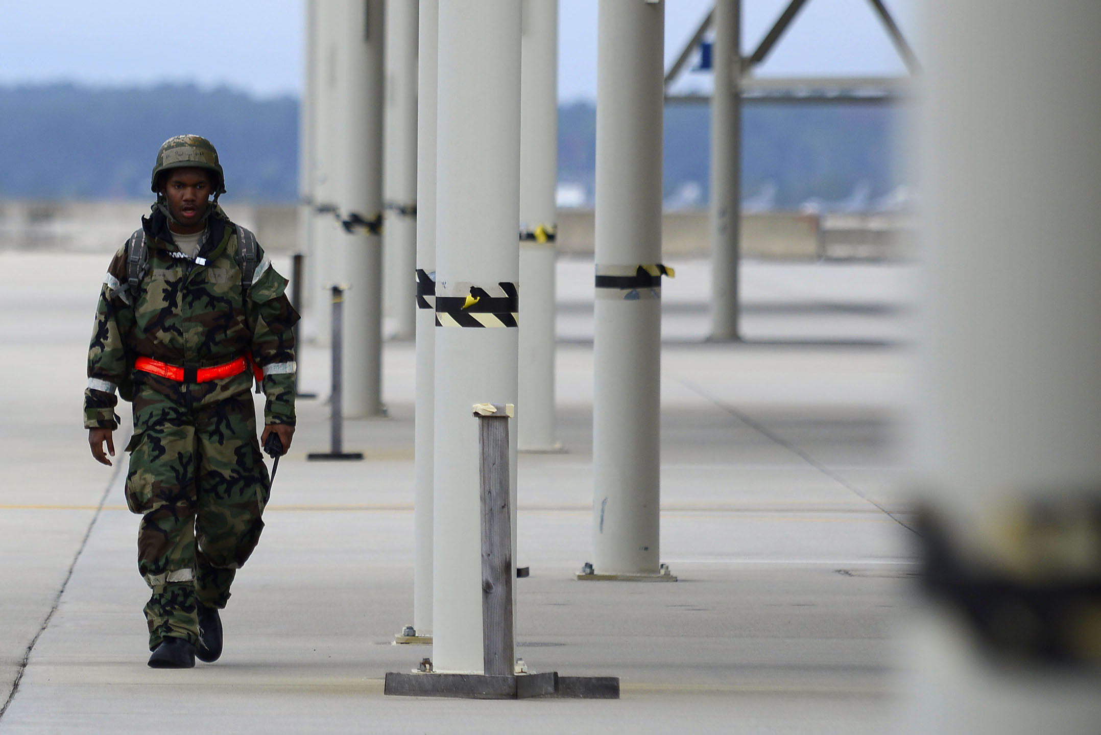 Airman performs PAR sweep > Shaw Air Force Base > Article Display