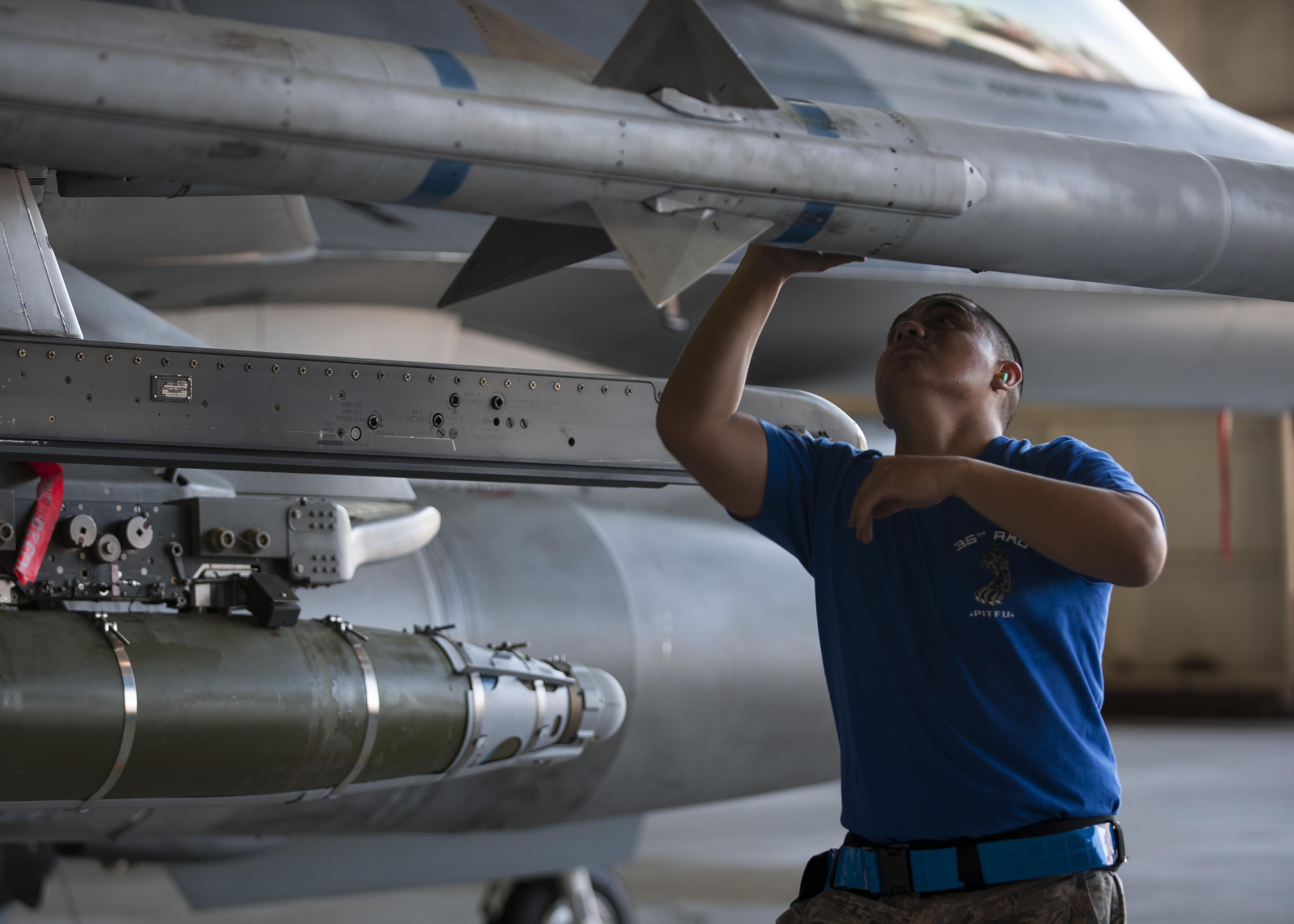 Panton, Juvat, Wisconsin ANG crews battle out weapons load competition ...