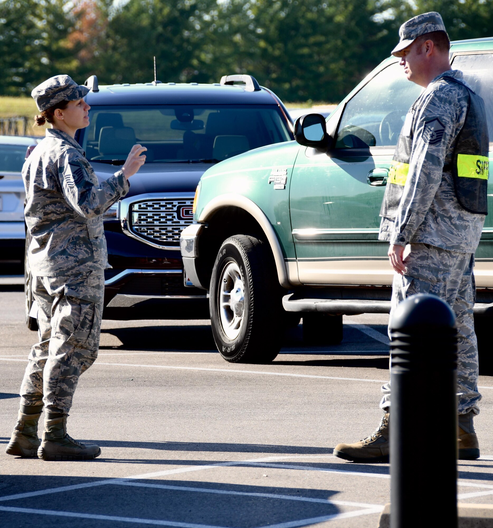 Safety checking UEI readiness > 932nd Airlift Wing > Article Display