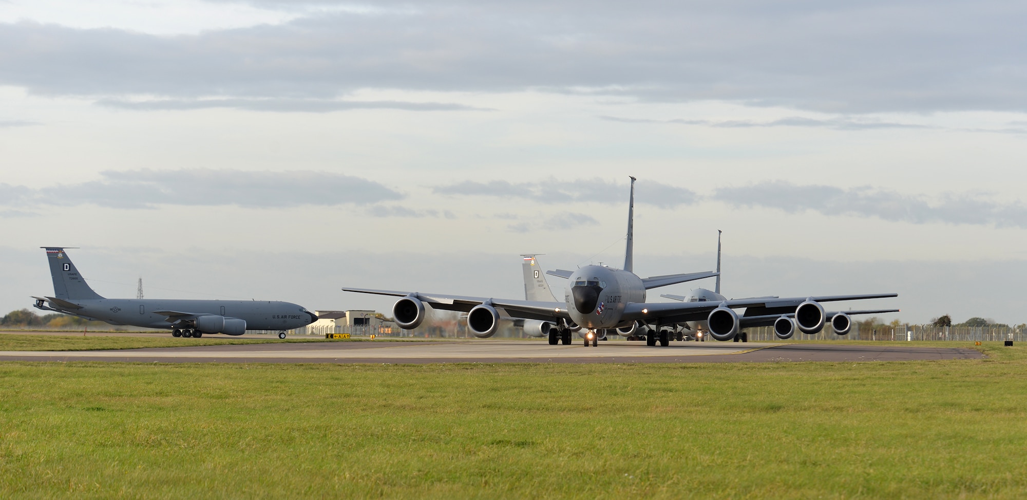 100th ARW's tankers perform 'elephant walk' > Royal Air Force ...