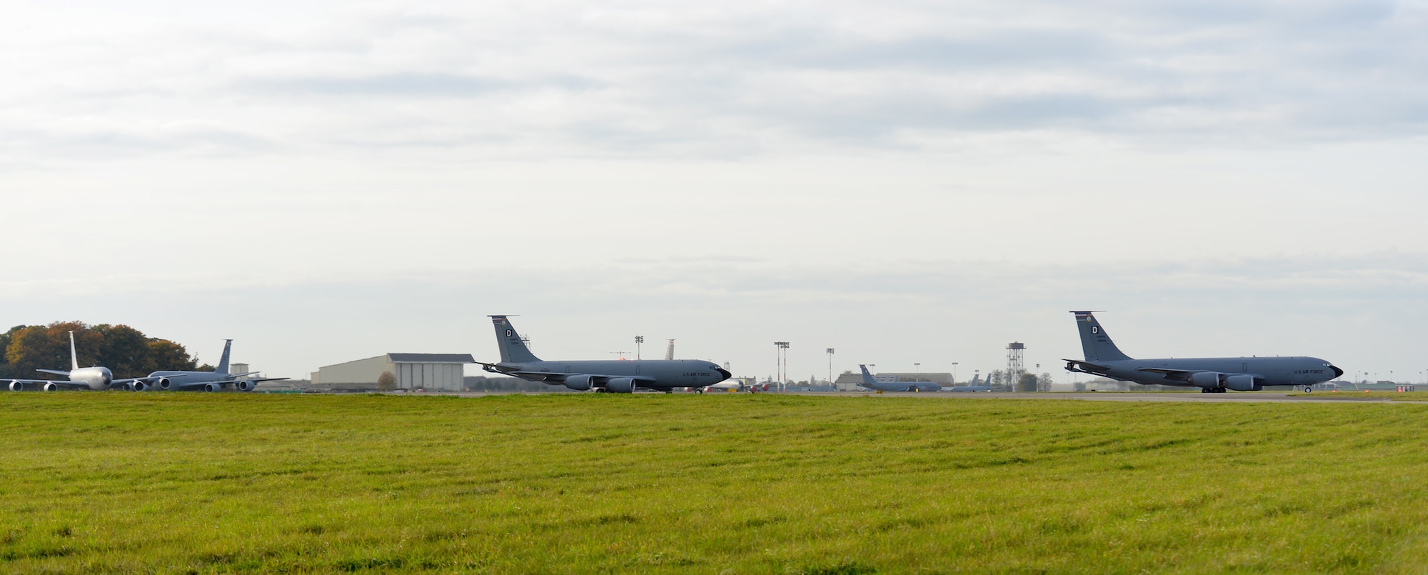 100th ARW's tankers perform 'elephant walk' > Royal Air Force ...