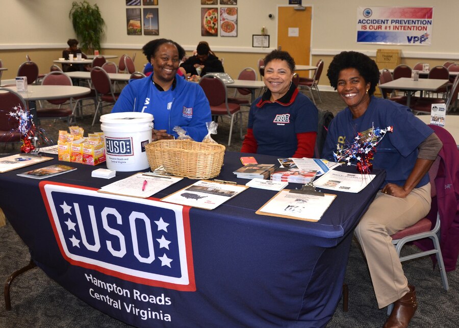 USO volunteers are all smiles