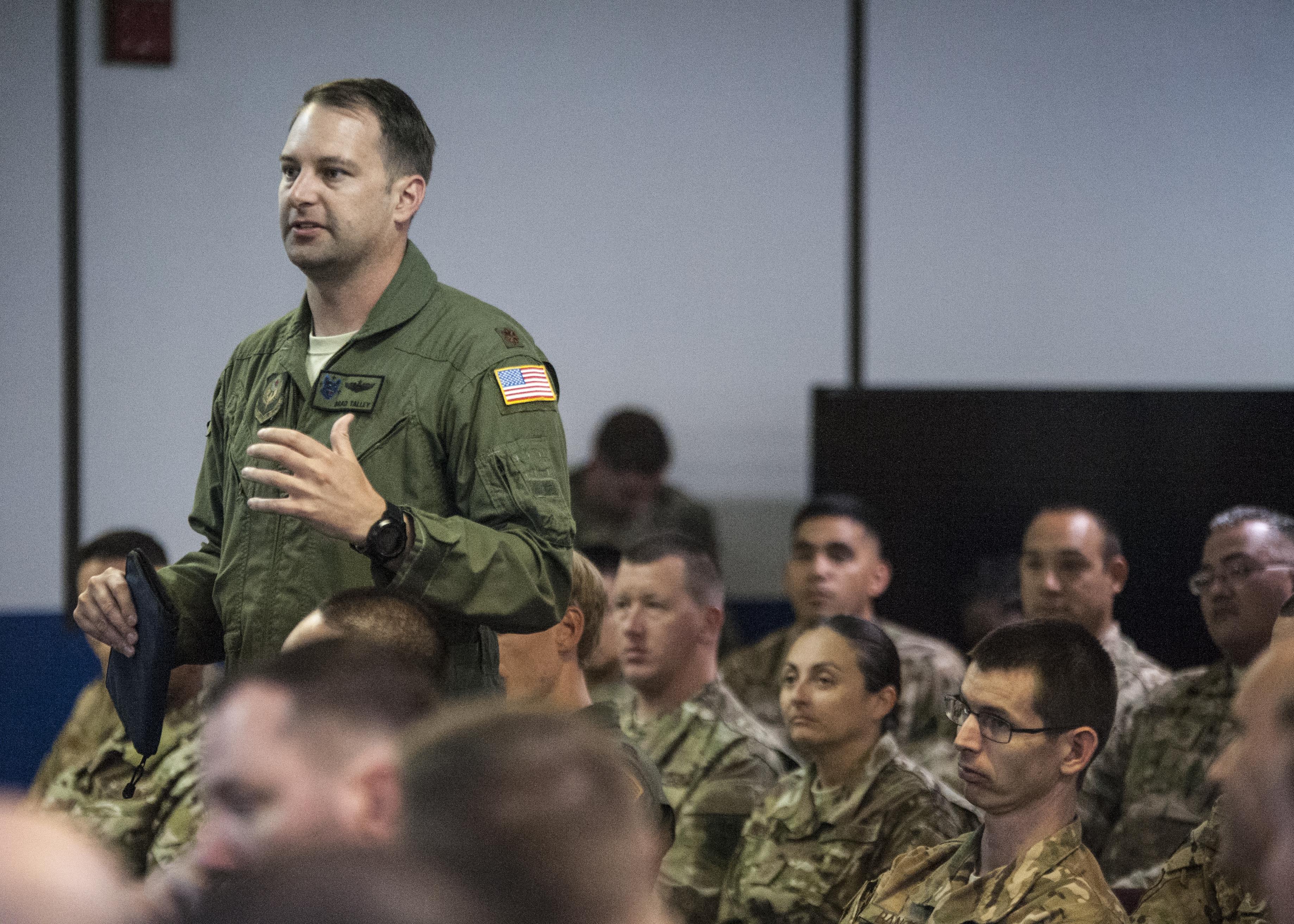 SOCPAC commander visits the 353rd SOG > 353d Special Operations Wing ...