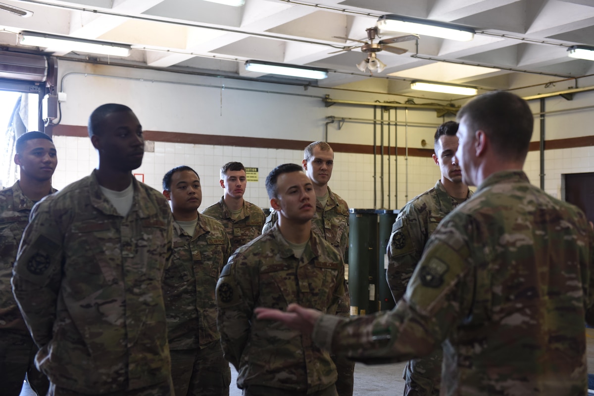 332nd AEW commander visits 447th AEG Airmen > Incirlik Air Base ...