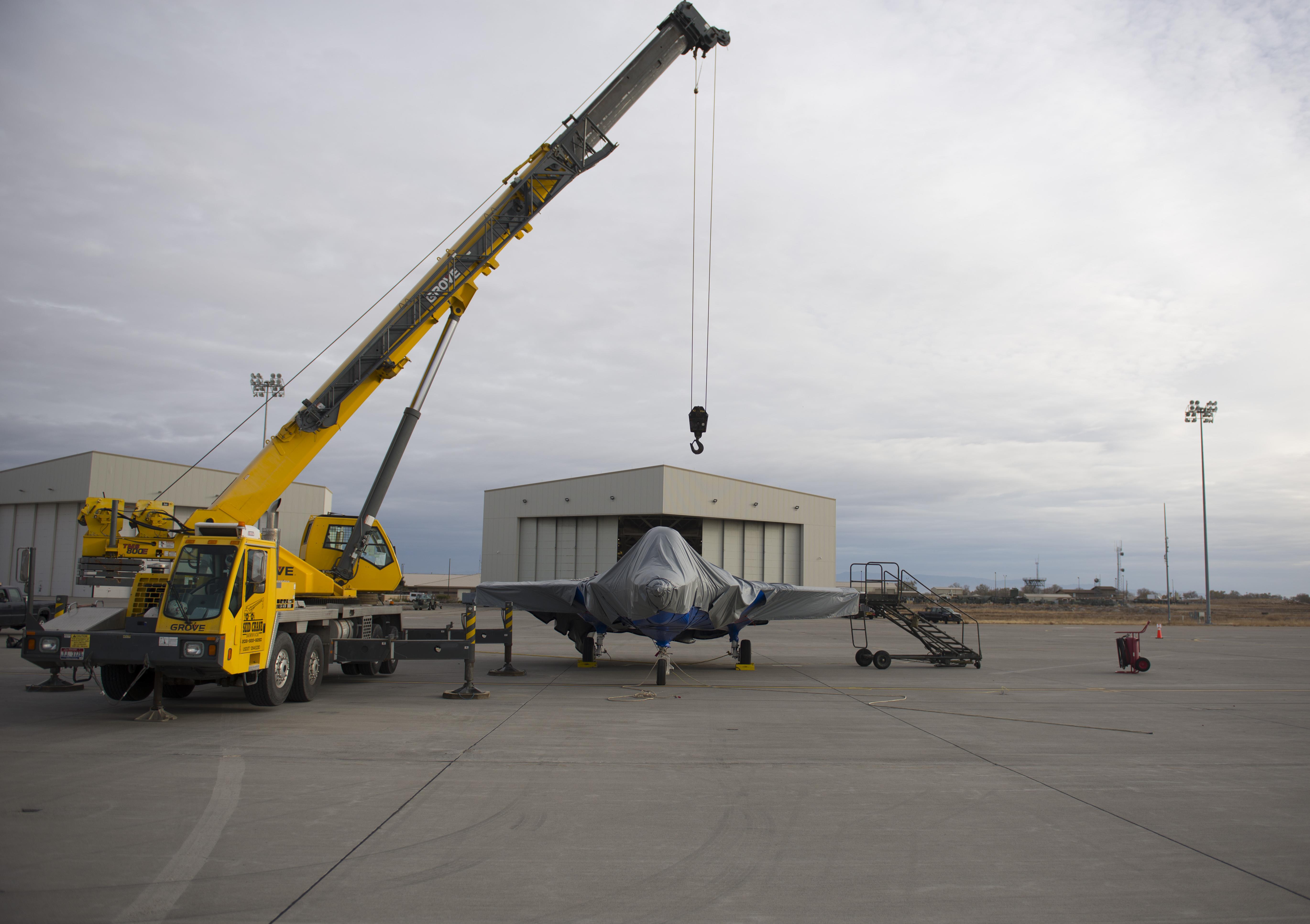 Gunfighters complete first F-35 transport > Hill Air Force Base ...