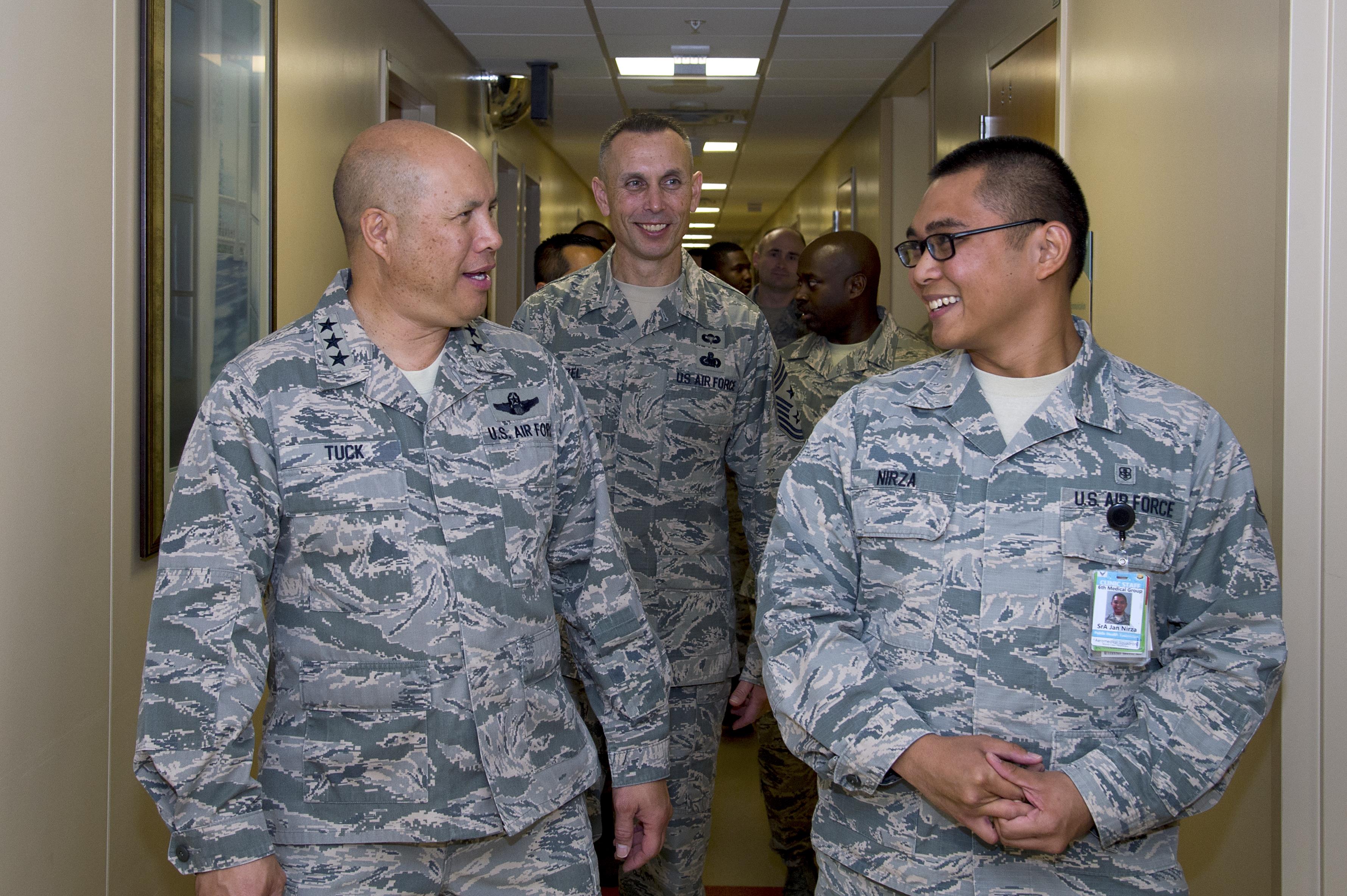 18th AF senior leaders show appreciation to MacDill Airmen > MacDill ...