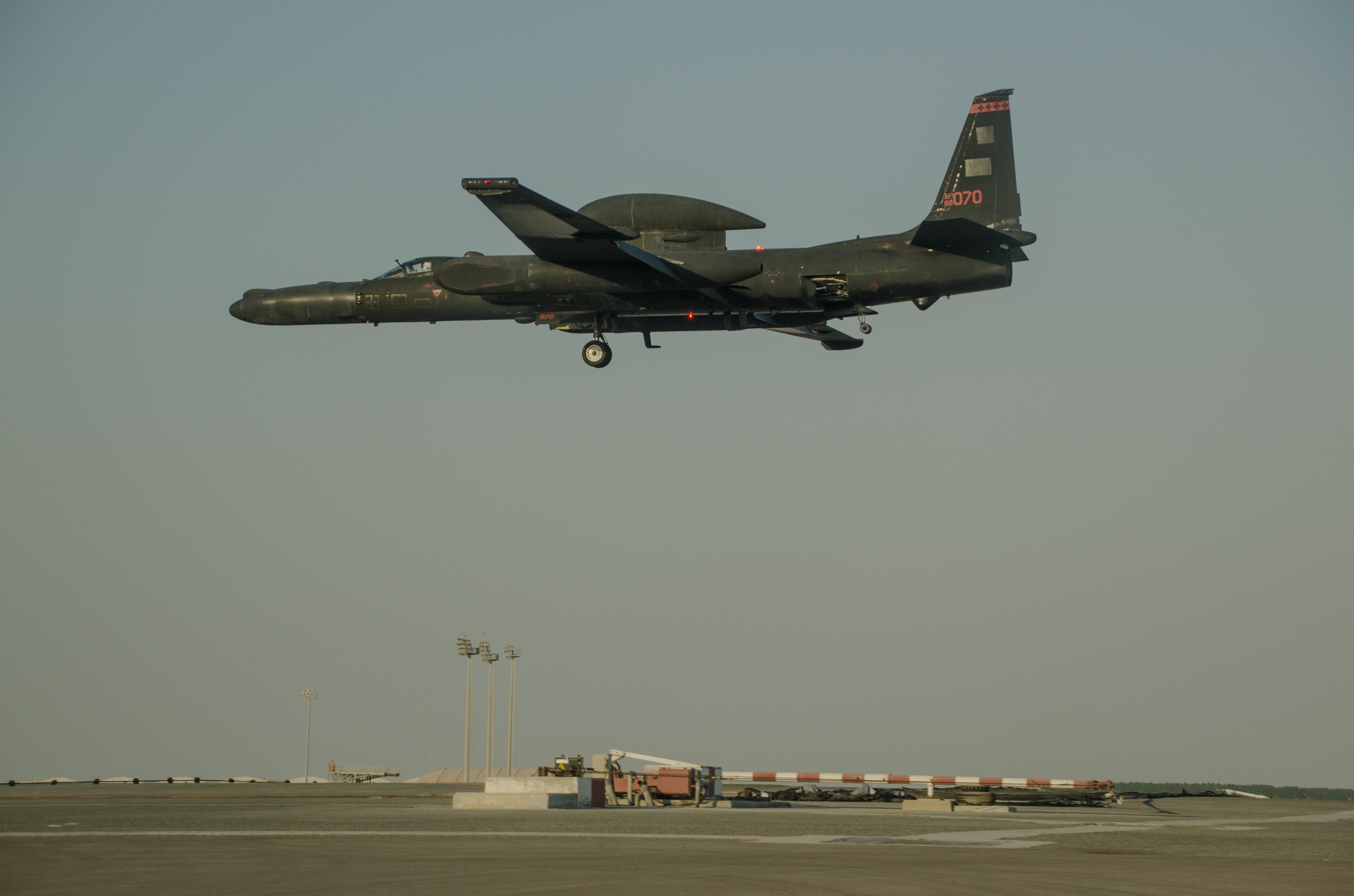 U-2 Dragon Lady landing