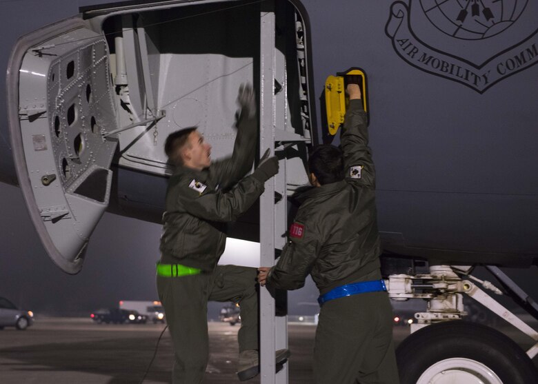 Global Thunder keeps Airmen ready for anything > Fairchild Air Force ...