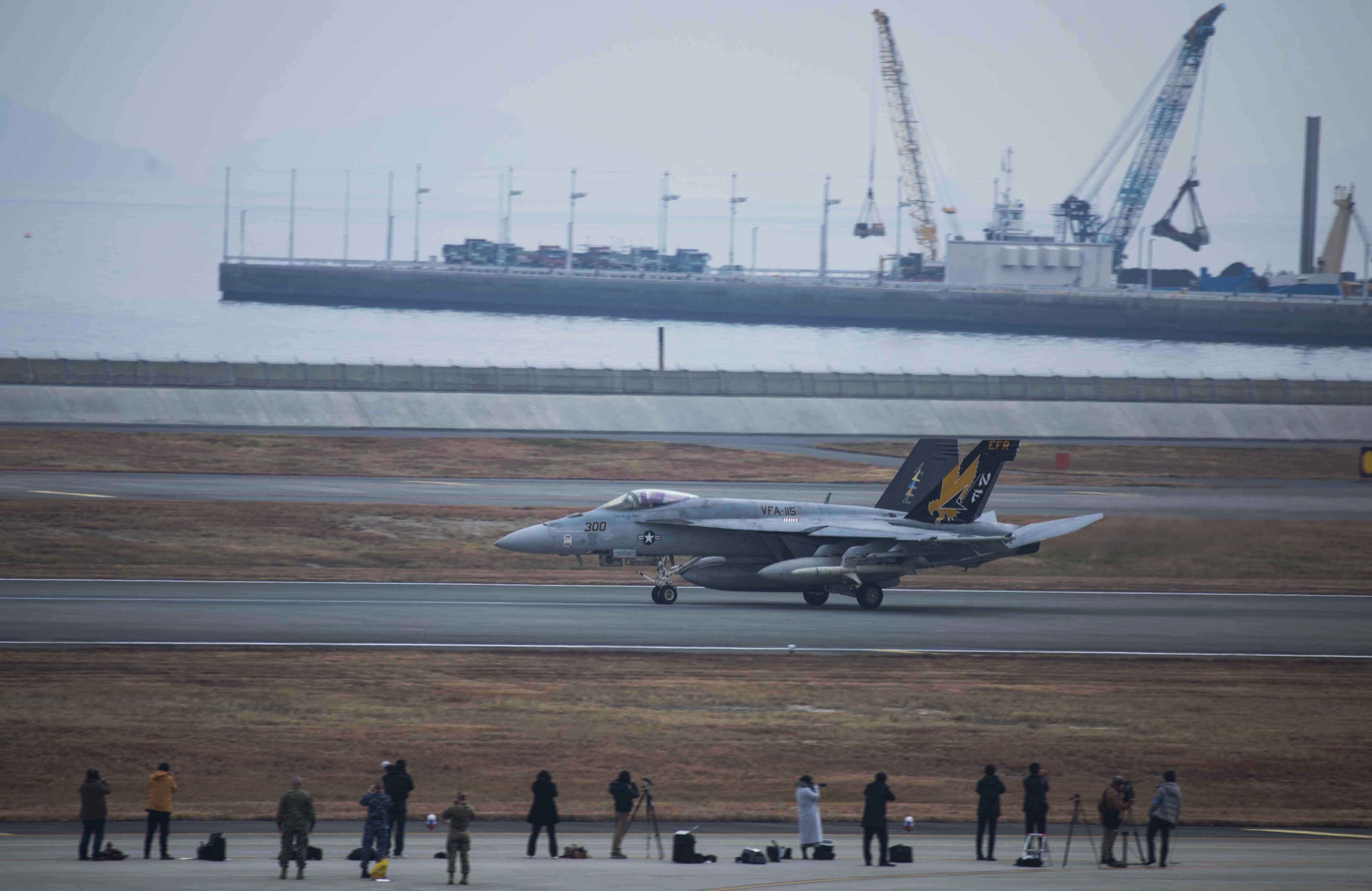 CVW-5戦闘攻撃中隊が岩国基地へ到着 > Marine Corps Air Station Iwakuni-Japanese > ニュース