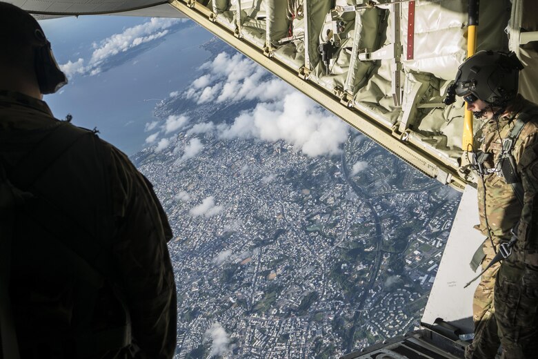 Military free fall operations at Kadena > Air Force Special Operations ...