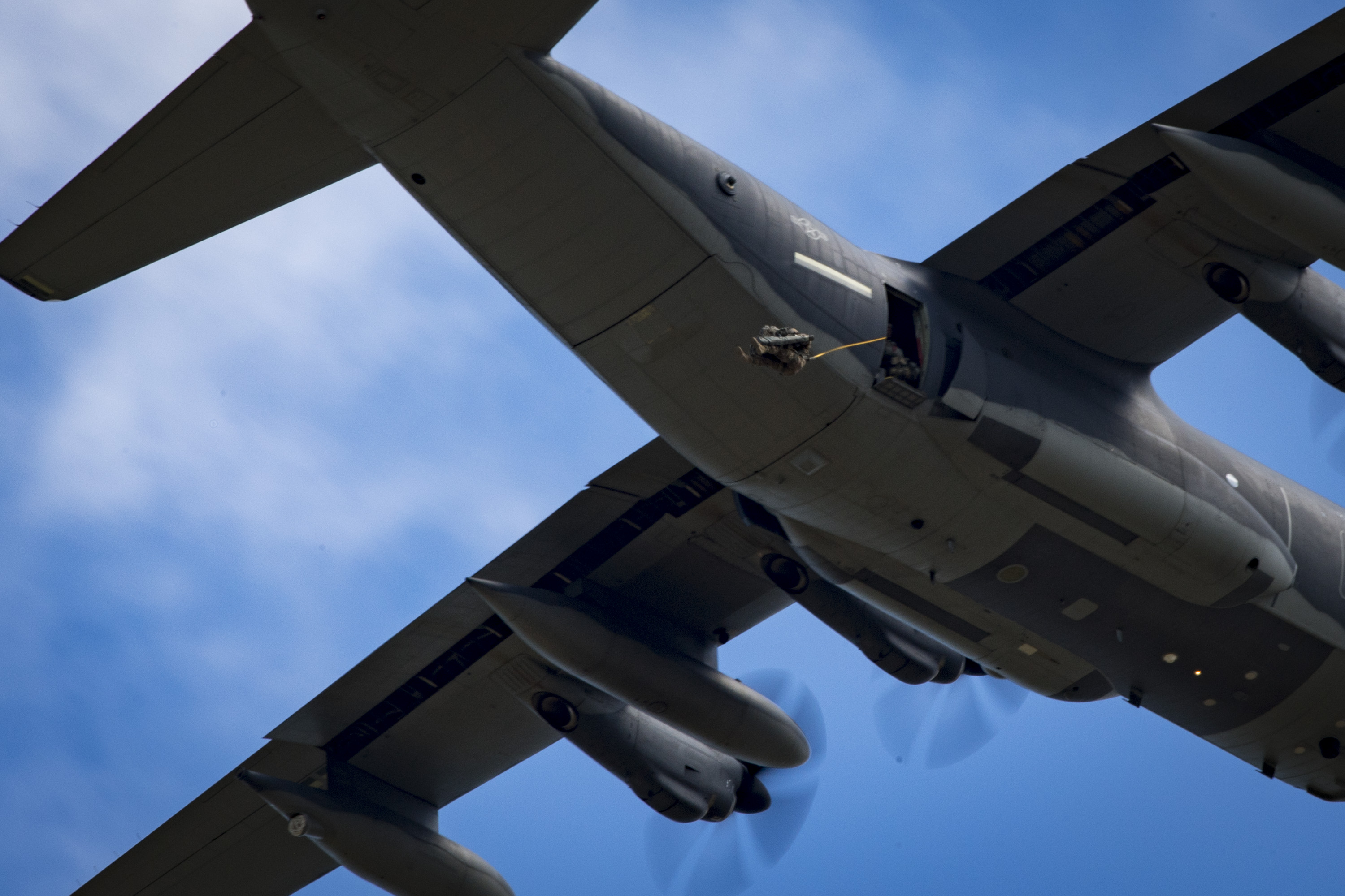 Airmen ‘rig’ parachute game > Moody Air Force Base > Article Display