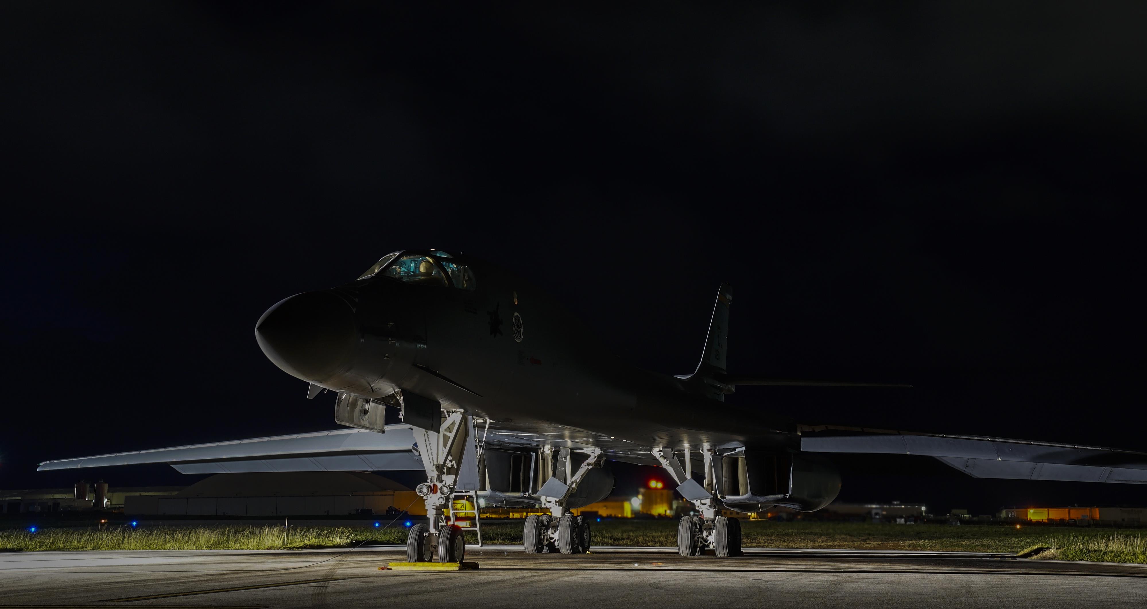 U.S. Air Force bombers integrate with RAAF in Exercise Black Dagger ...