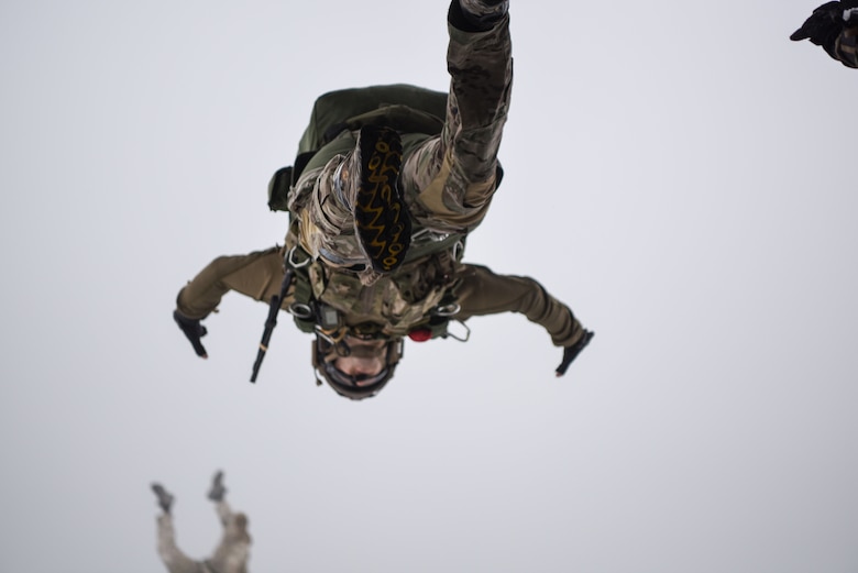 Military free-fall; Air Commandos reign from above > Air Force Special ...
