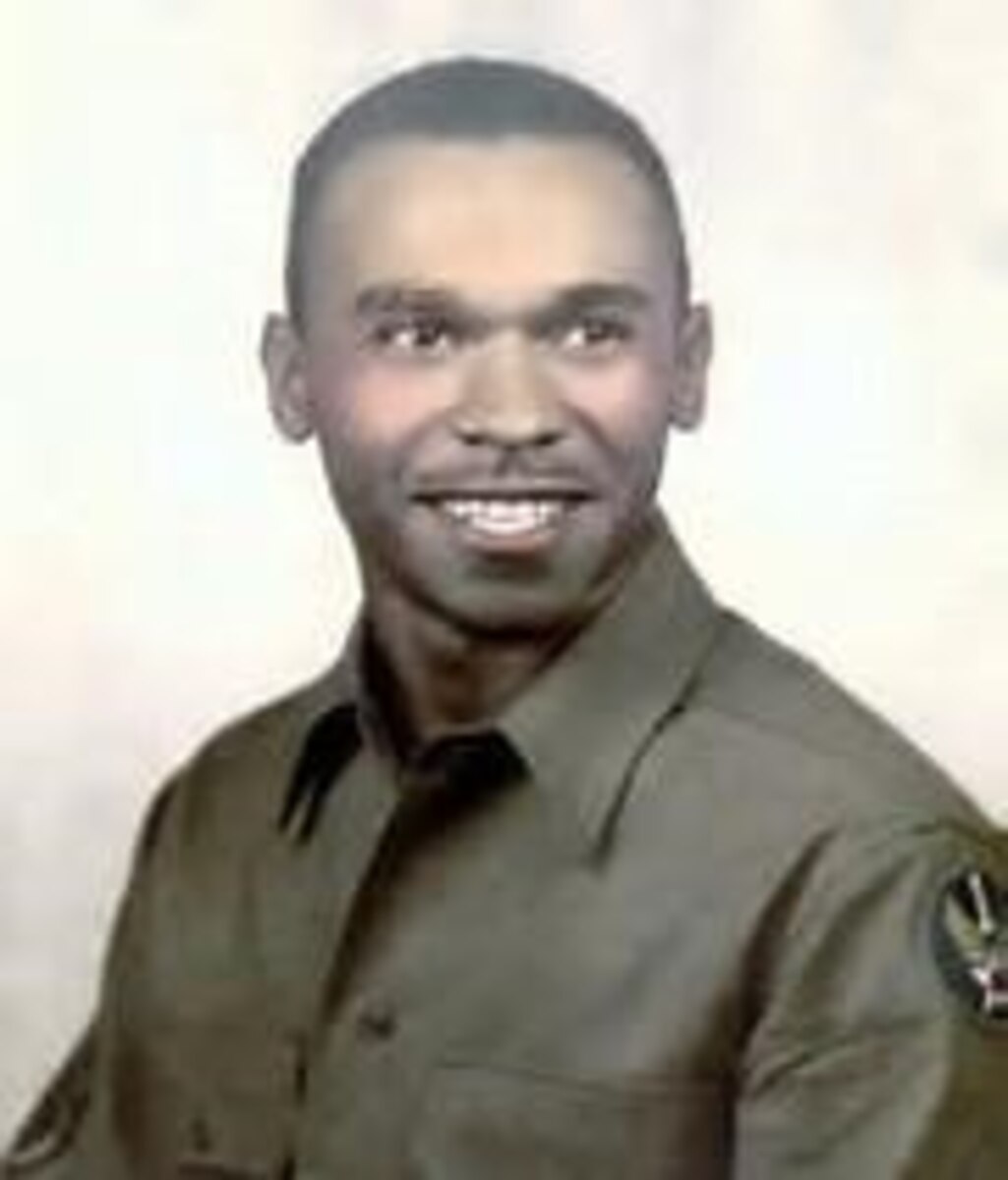 Staff Sergeant Leslie Edwards Jr. > 477th Fighter Group > Article Display