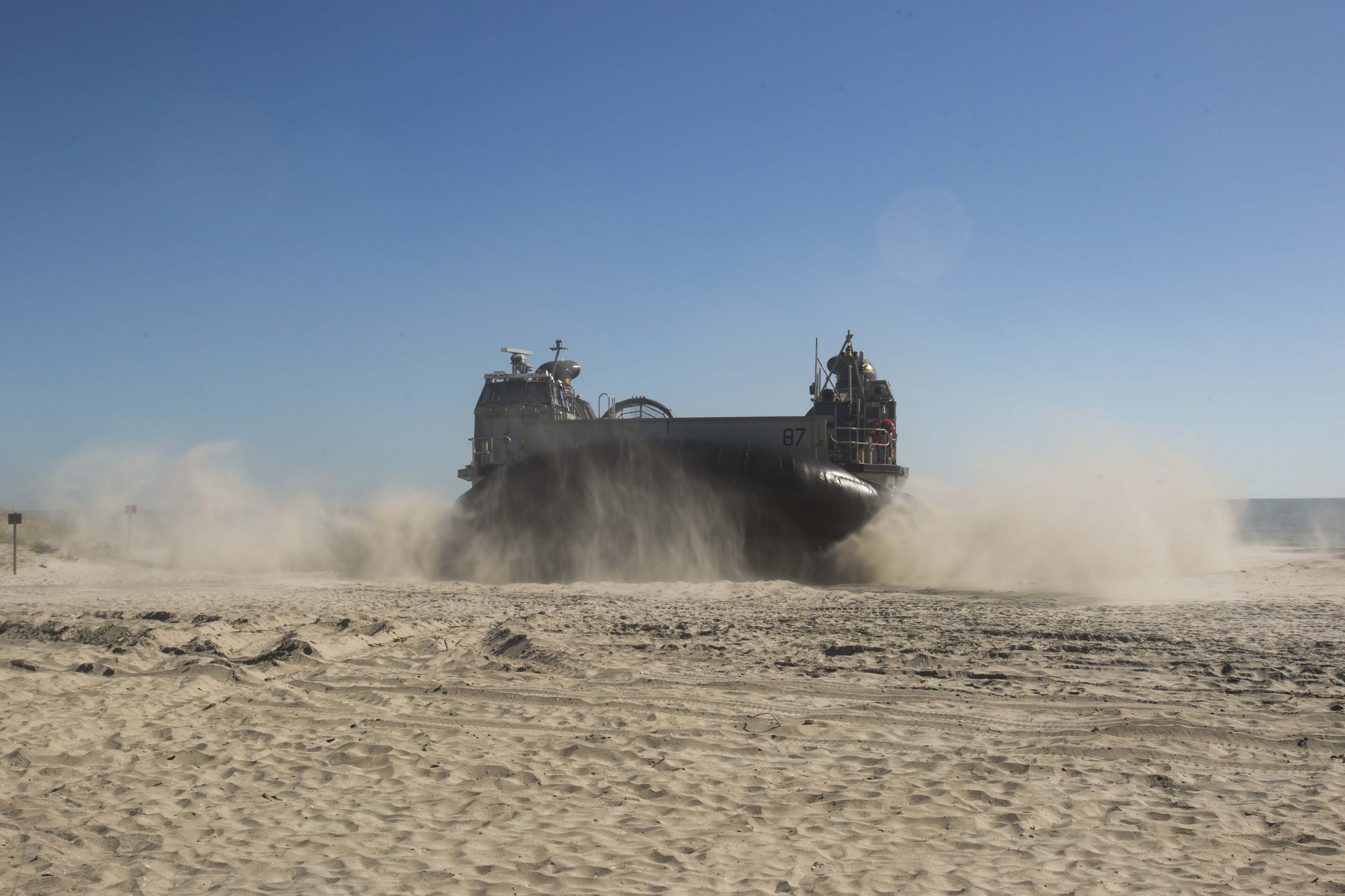Bold Alligator 17: Marines Conduct Beach On-load Operations