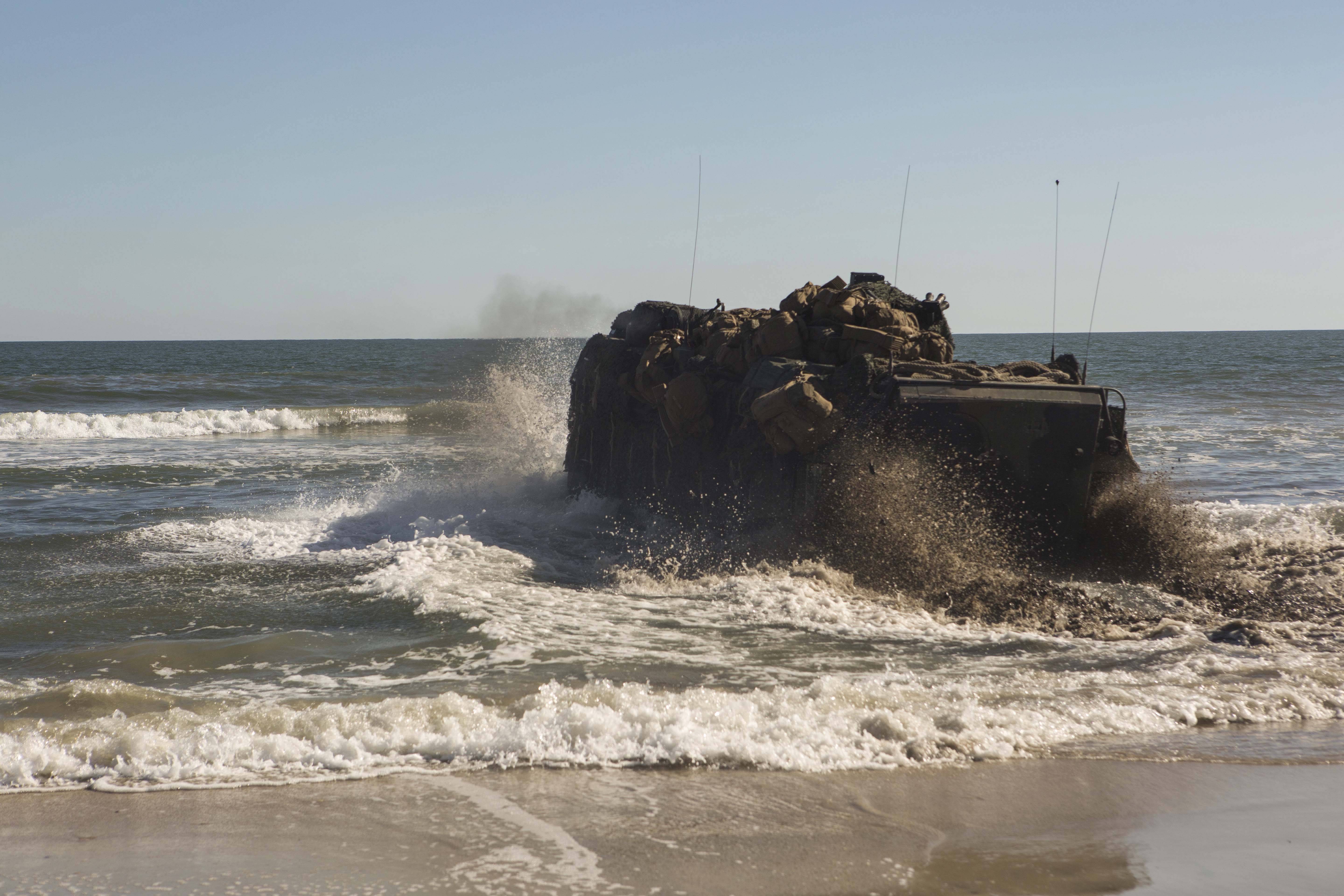 Bold Alligator 17: Marines Conduct Beach On-load Operations