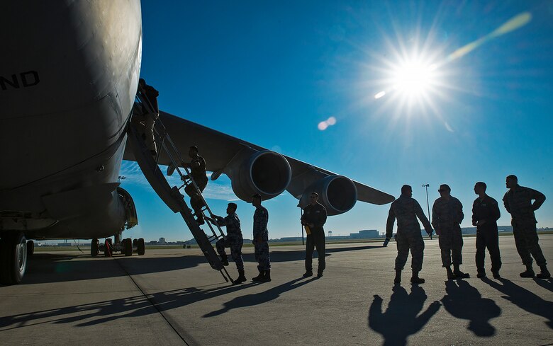 318th Training Squadron gets a close-up view of C-5M > 433rd Airlift ...
