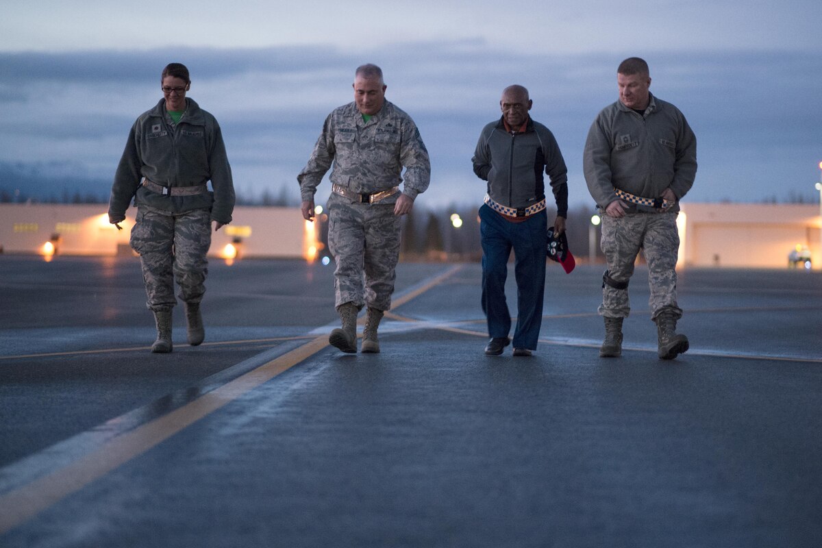 Tuskegee Airman visits Alaska, recalls history-making service > Pacific ...
