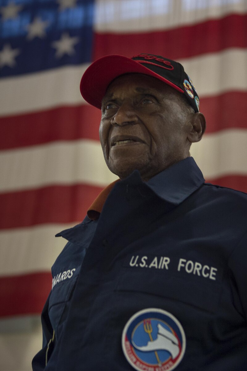 Tuskegee Airman visits Alaska, recalls history-making service > Pacific ...