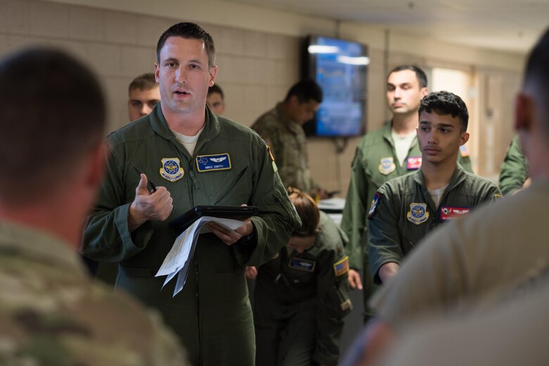 43d AMOG supports joint airdrop training on Green Ramp > Pope Field ...