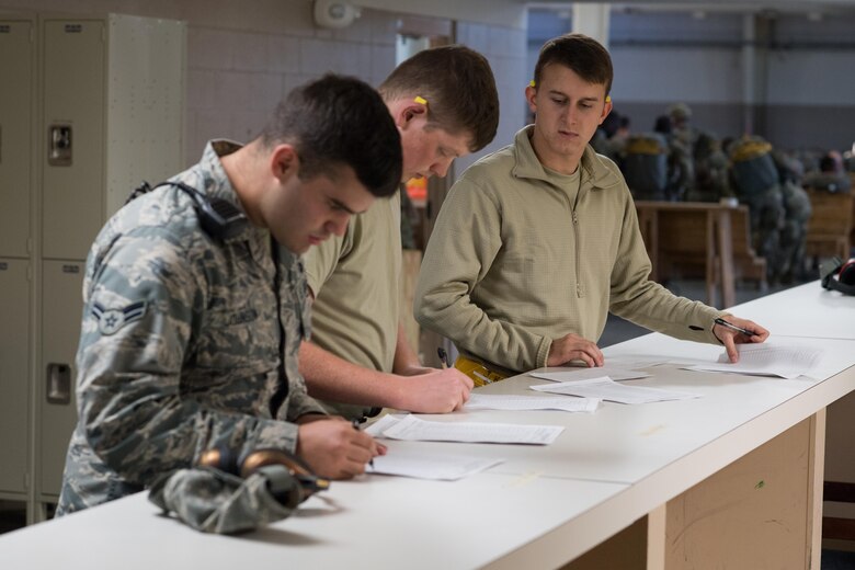 43d AMOG supports joint airdrop training on Green Ramp > Pope Field ...