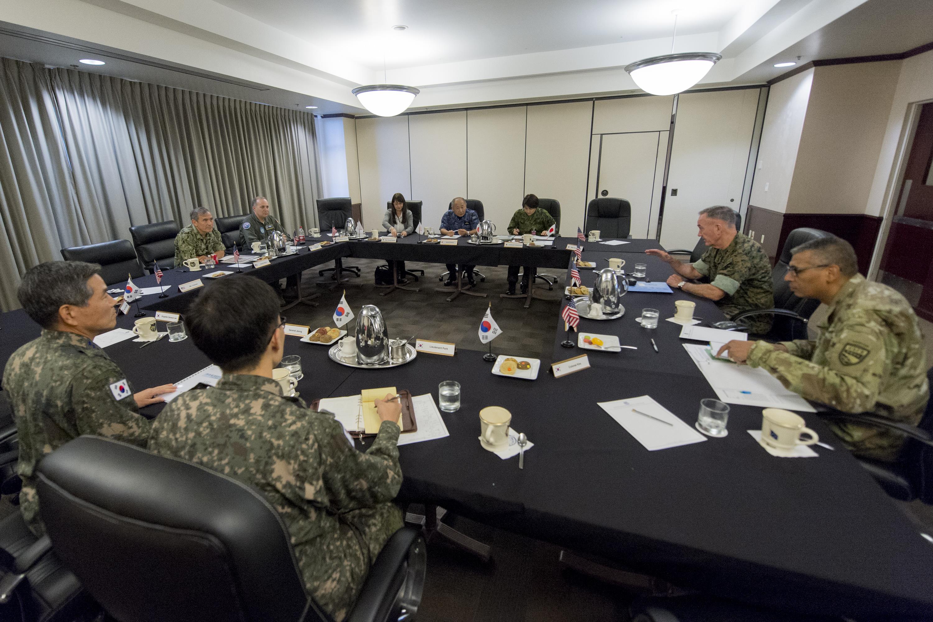 Dunford Hosts Trilateral Meeting With South Korean, Japanese Military ...