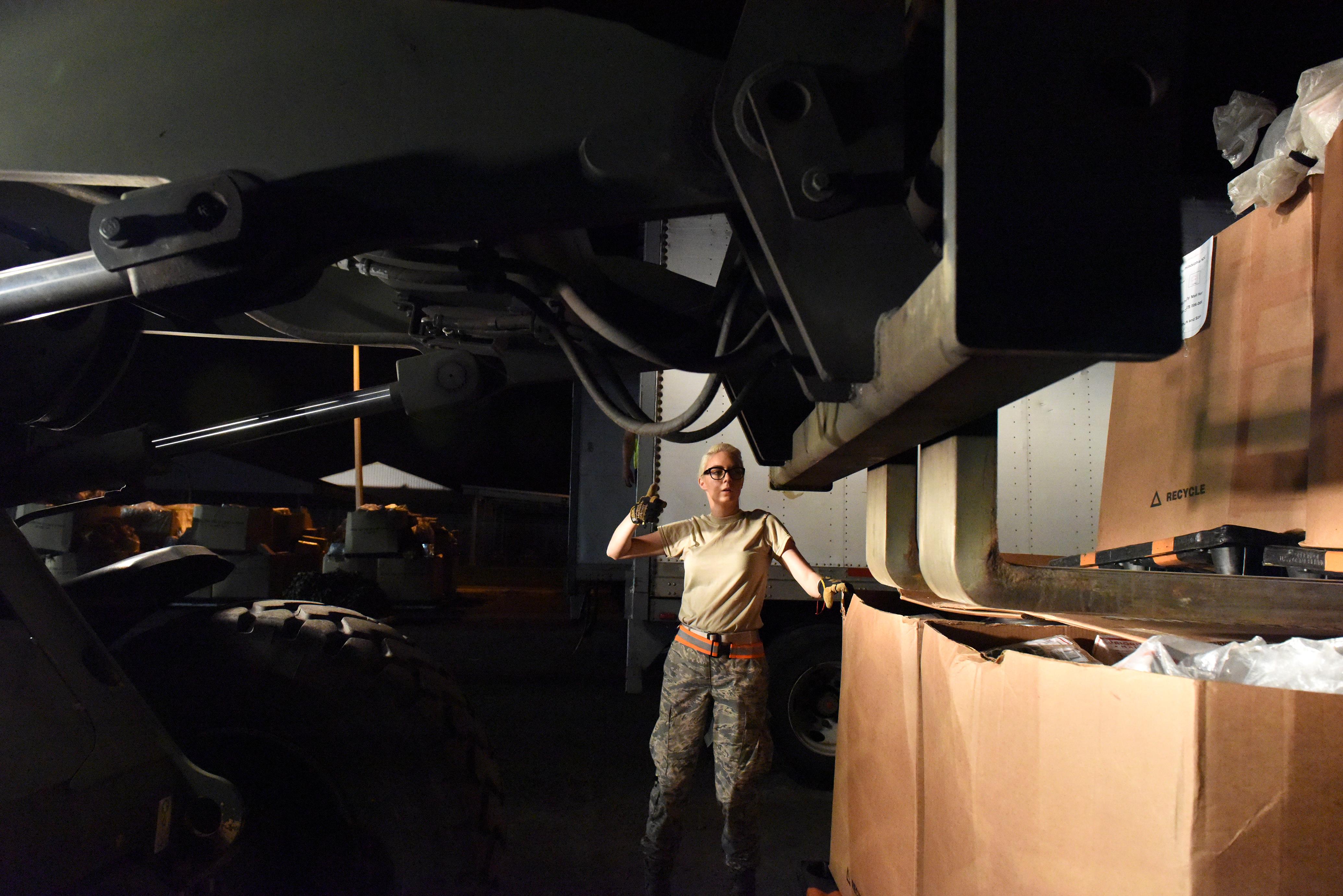 Guard Airmen deliver mail to Puerto Rico > Air National Guard > Features