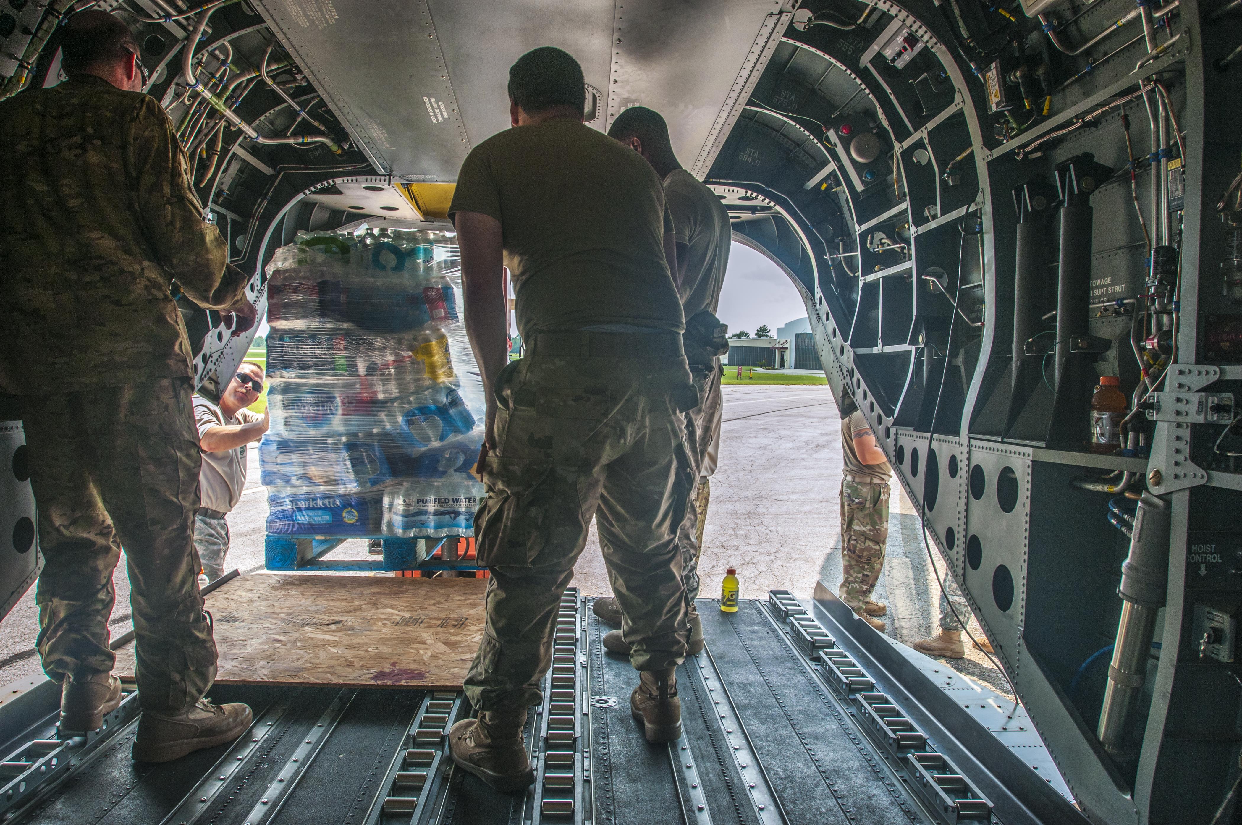 Army Reserve Aviators Deliver Water to Hurricane Harvey Victims > U.S ...