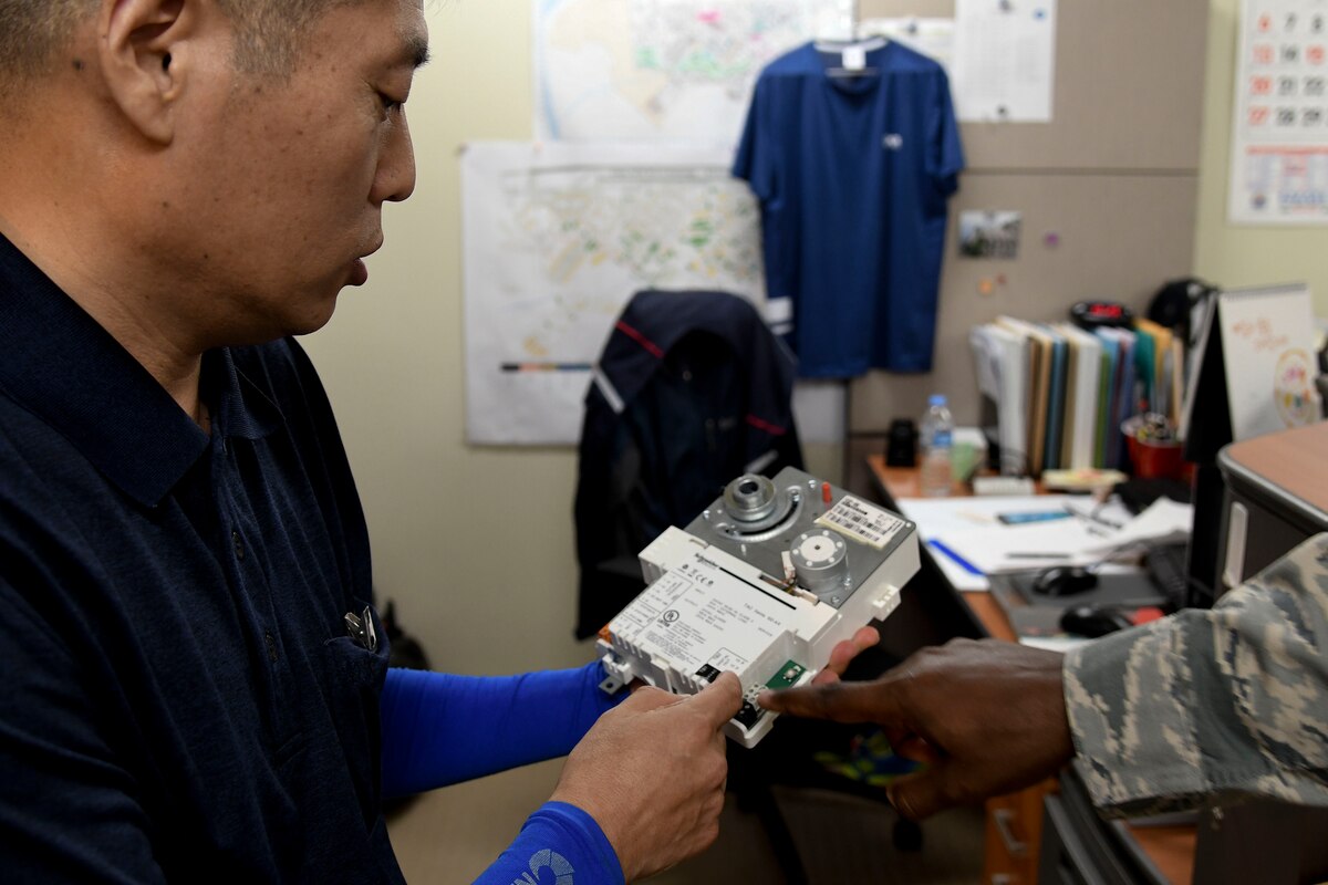 HVAC Supports Base Facilities > Osan Air Base > Article Display
