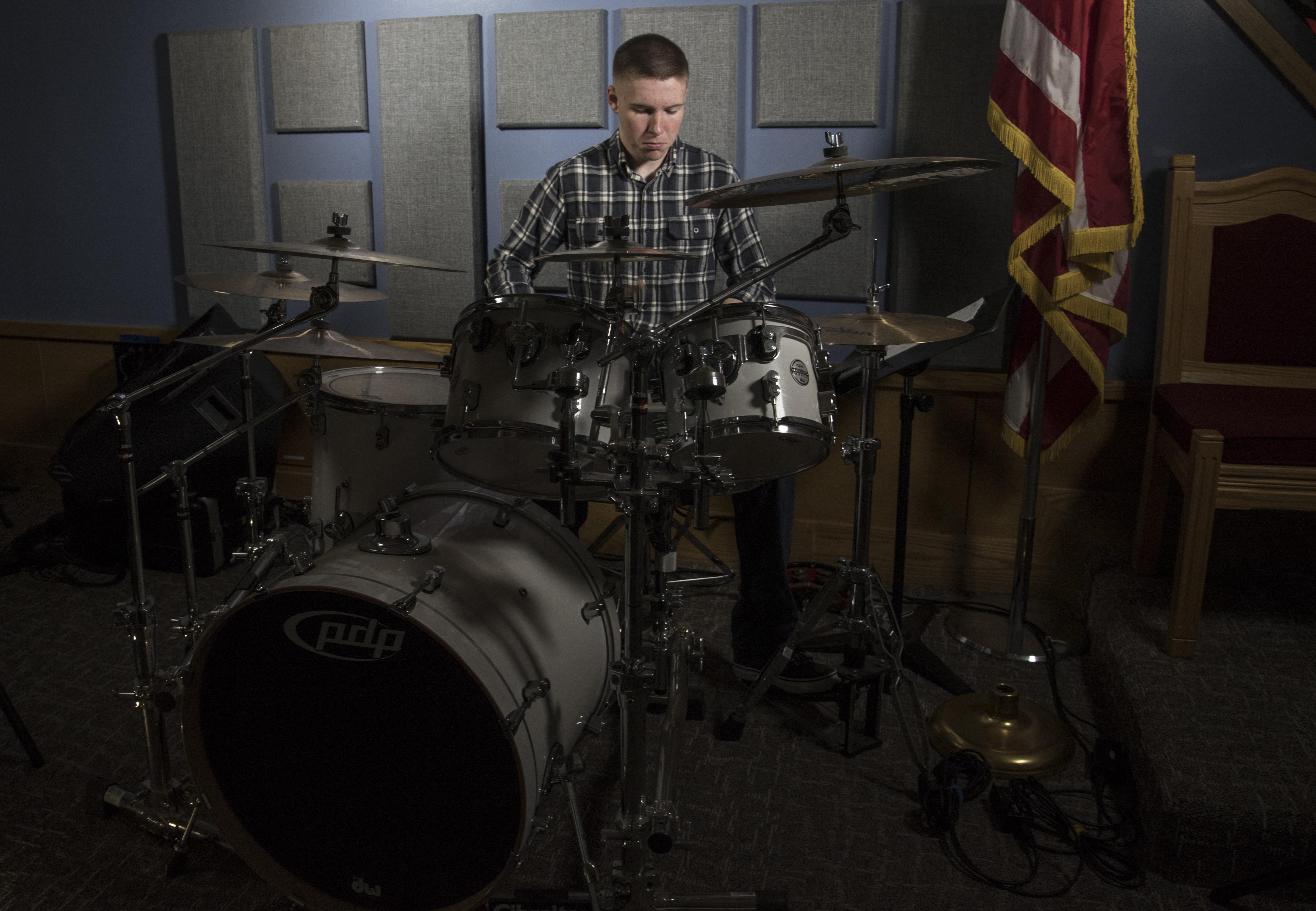 Airman drummer beats adversity with style > Misawa Air Base > Article ...