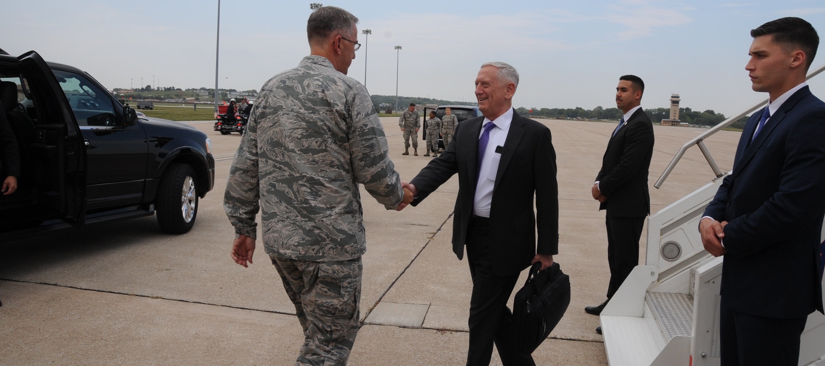 Secretary of Defense visits USSTRATCOM