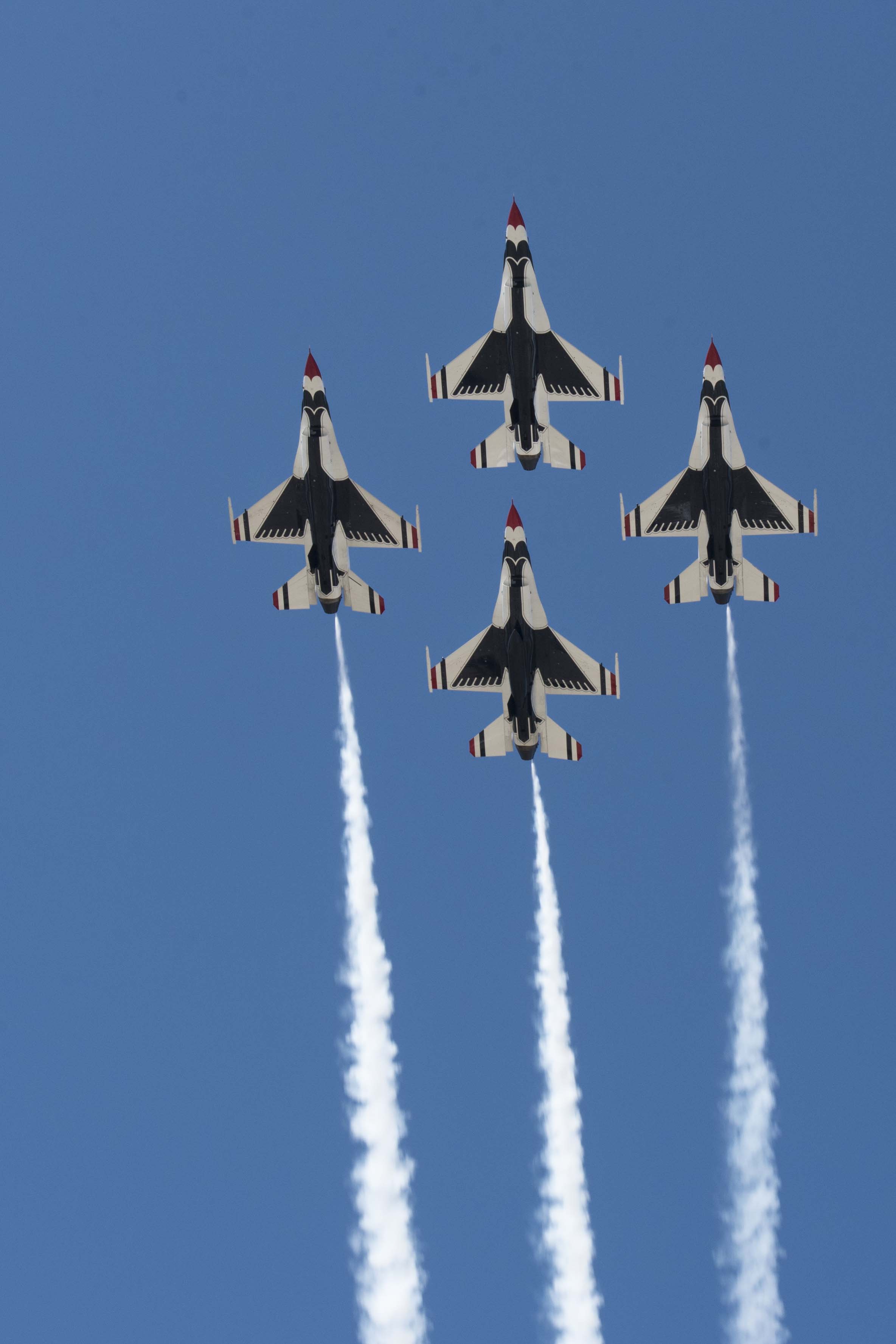 Thunderbirds display precision at America’s air show > Joint Base ...
