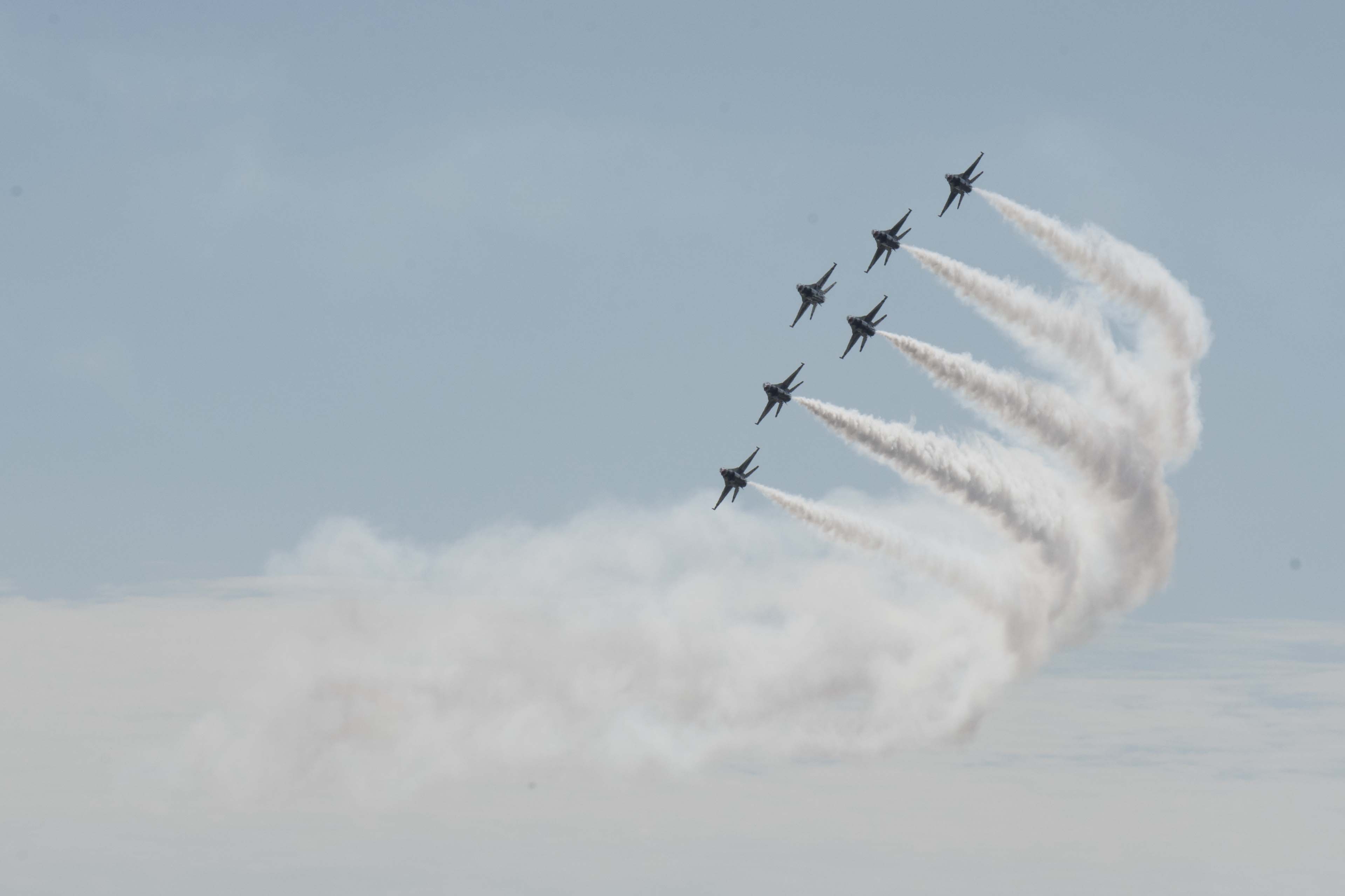 Thunderbirds display precision at America’s air show