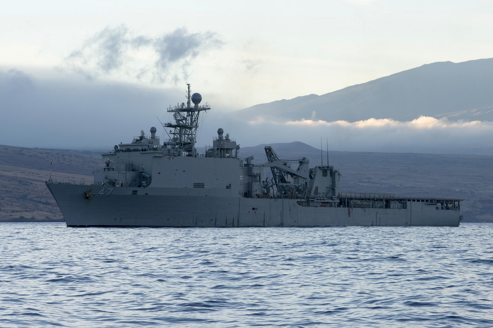 USS Rushmore Visits Vanuatu during Oceania Maritime Security Initiative ...