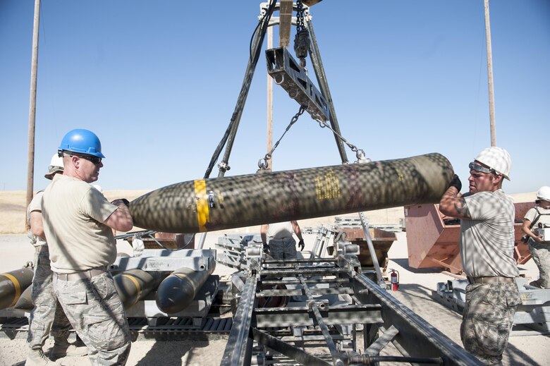 Anatomy of a bomb: USAF senior leaders get hands on experience > Beale ...