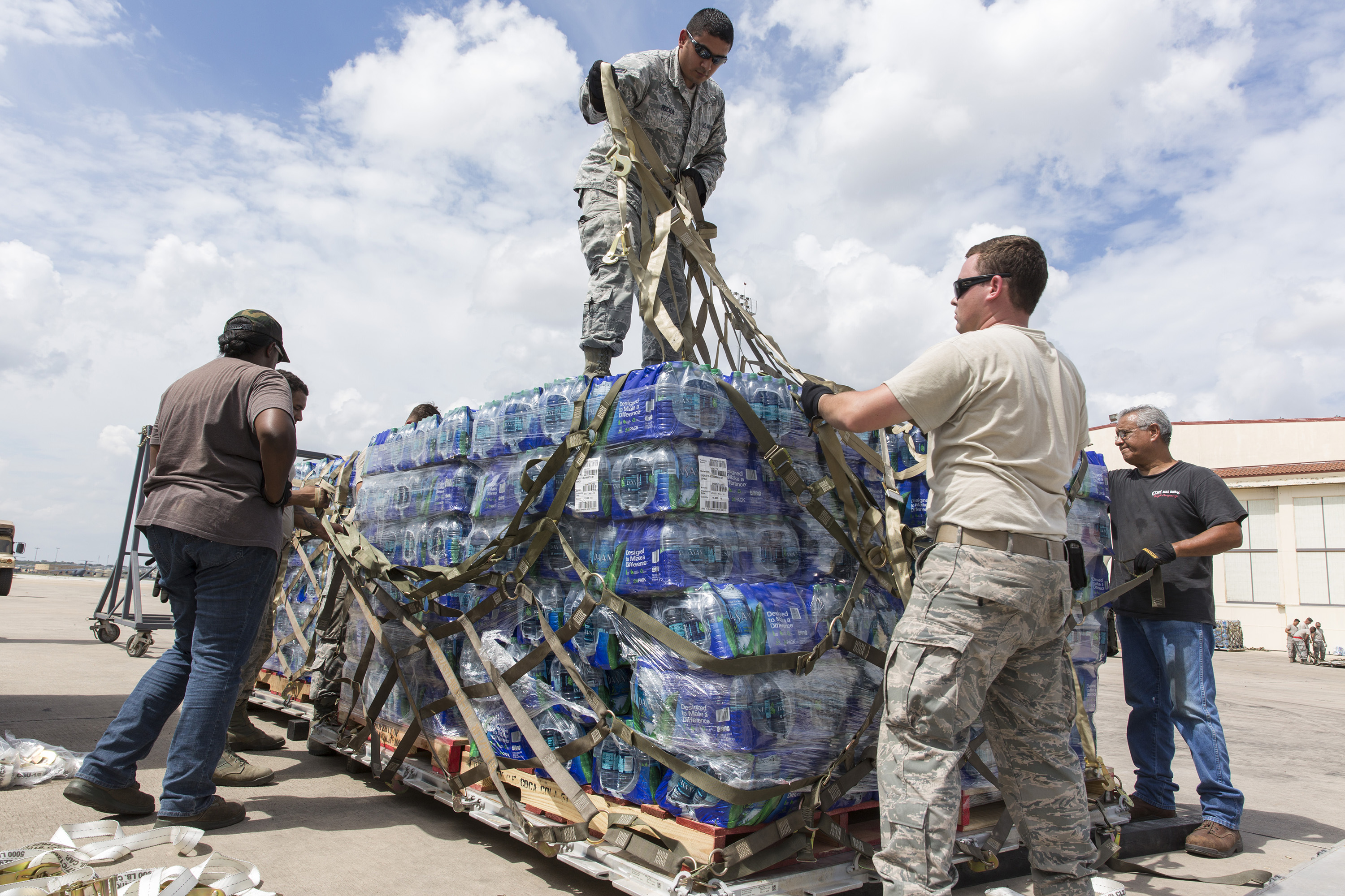 JBSA volunteers aid in Hurricane Maria relief efforts > Joint Base San ...