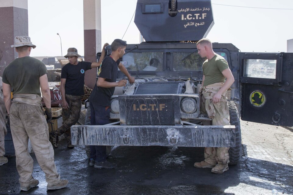 A Helping Hand > I Marine Expeditionary Force > Article