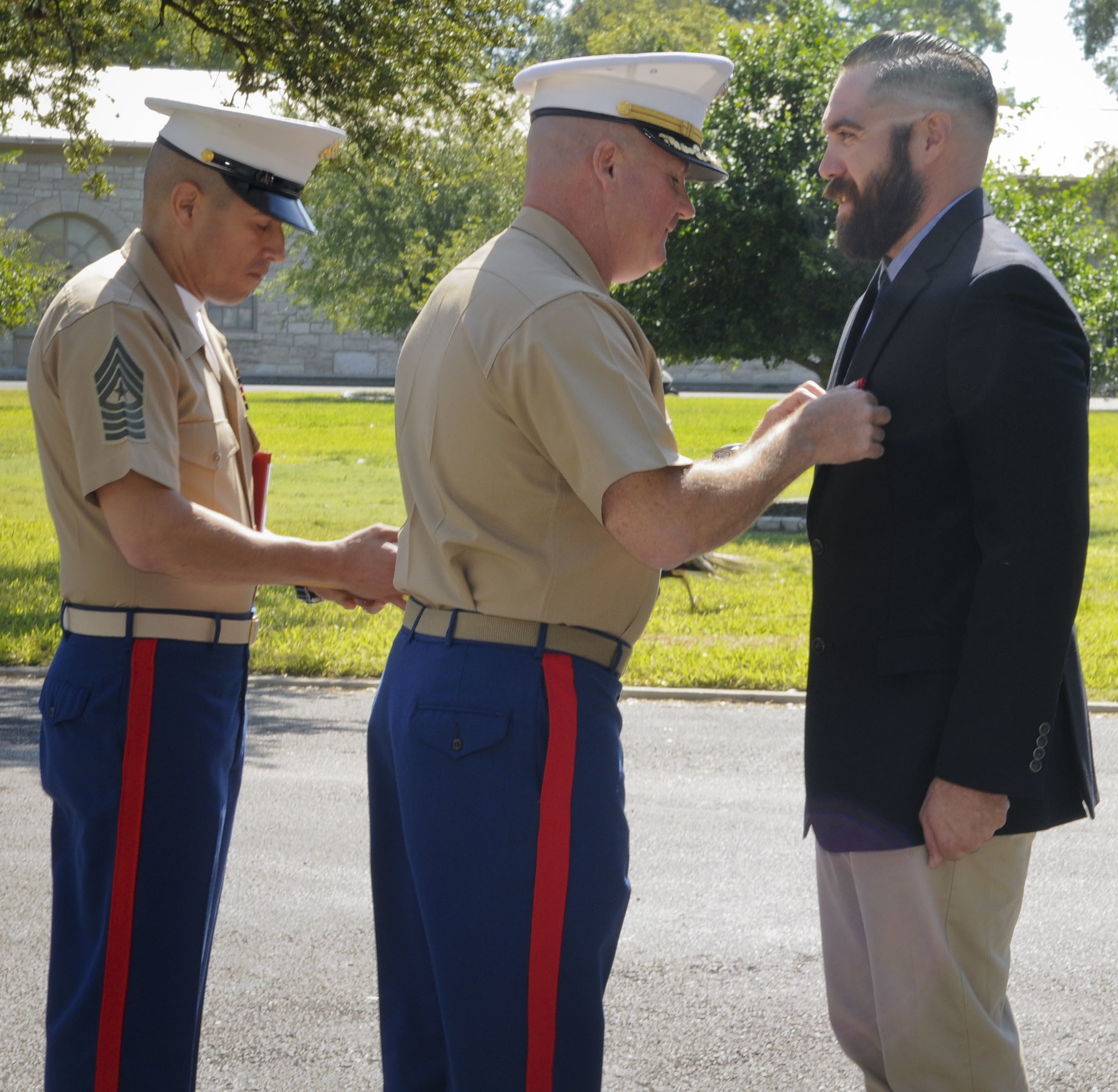 Marine veteran receives Navy and Marine Corps Medal for heroic actions ...