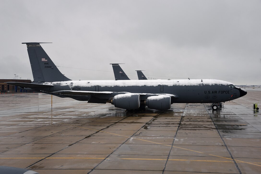 KC-135 aircrew prepare for exercise