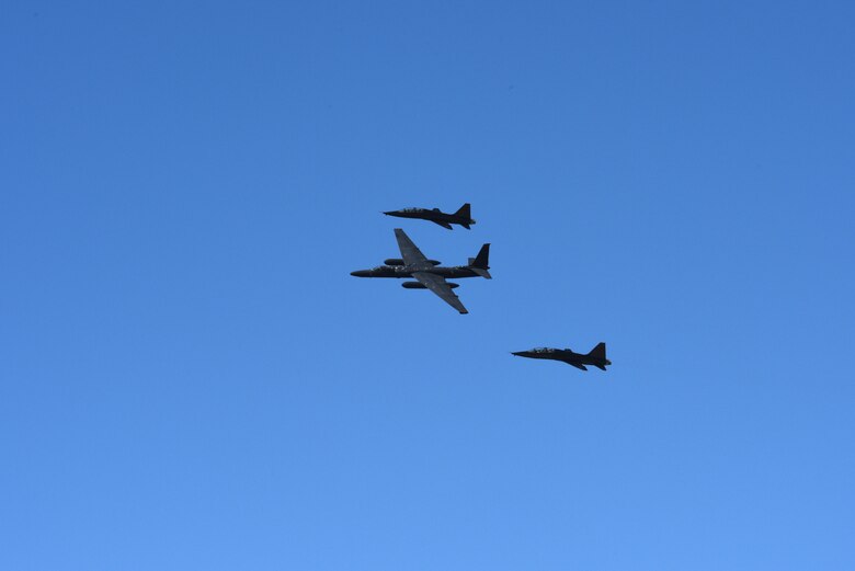 U-2, T-38s practice formation flying for Air & Space Expo > Beale Air ...
