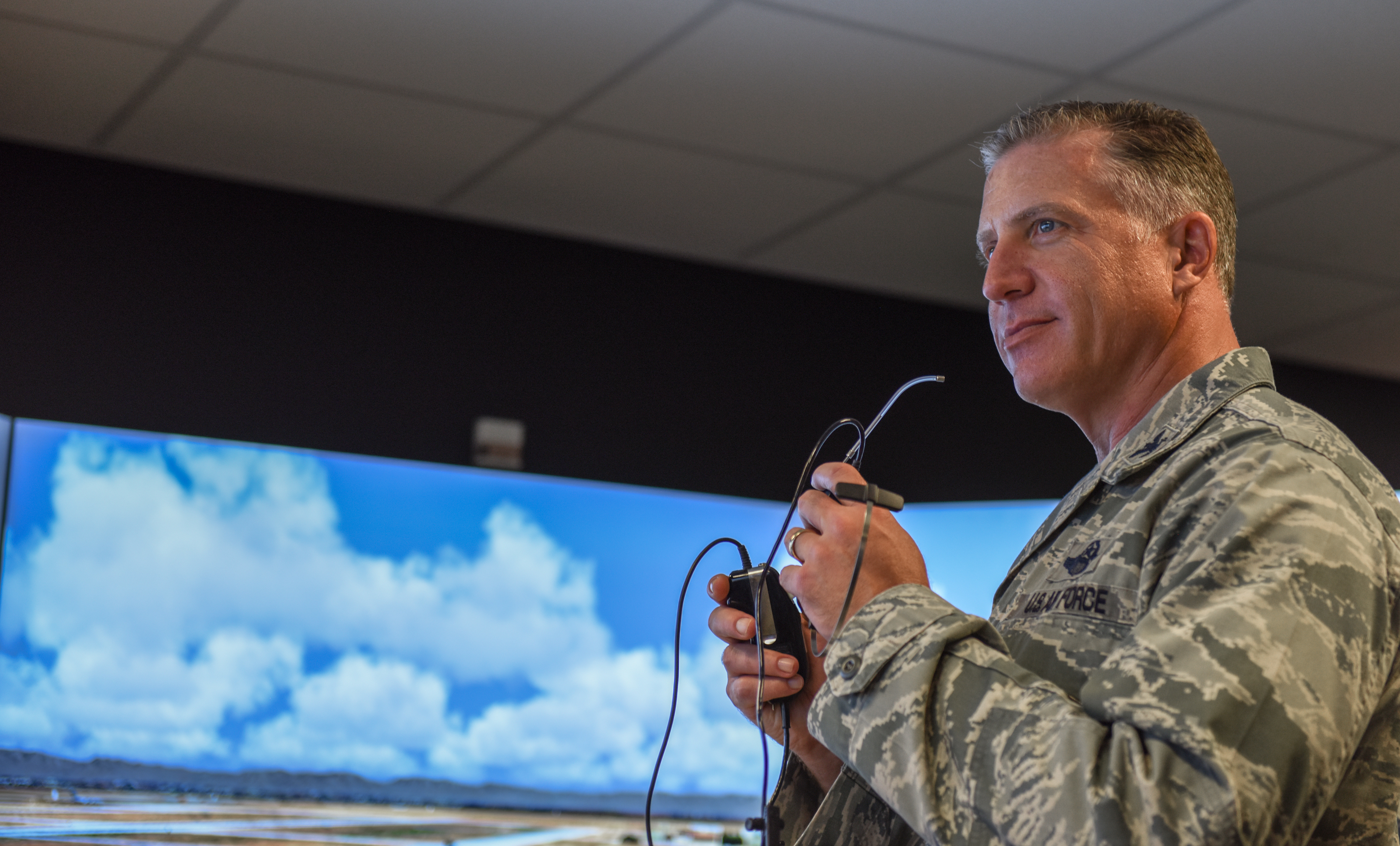 39th ABW CC visits 39th OSS > Incirlik Air Base > Article Display